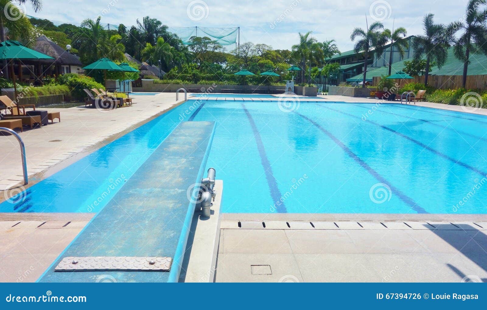 Springplank door Zwembad stock foto. Image of duik, plein - 67394726