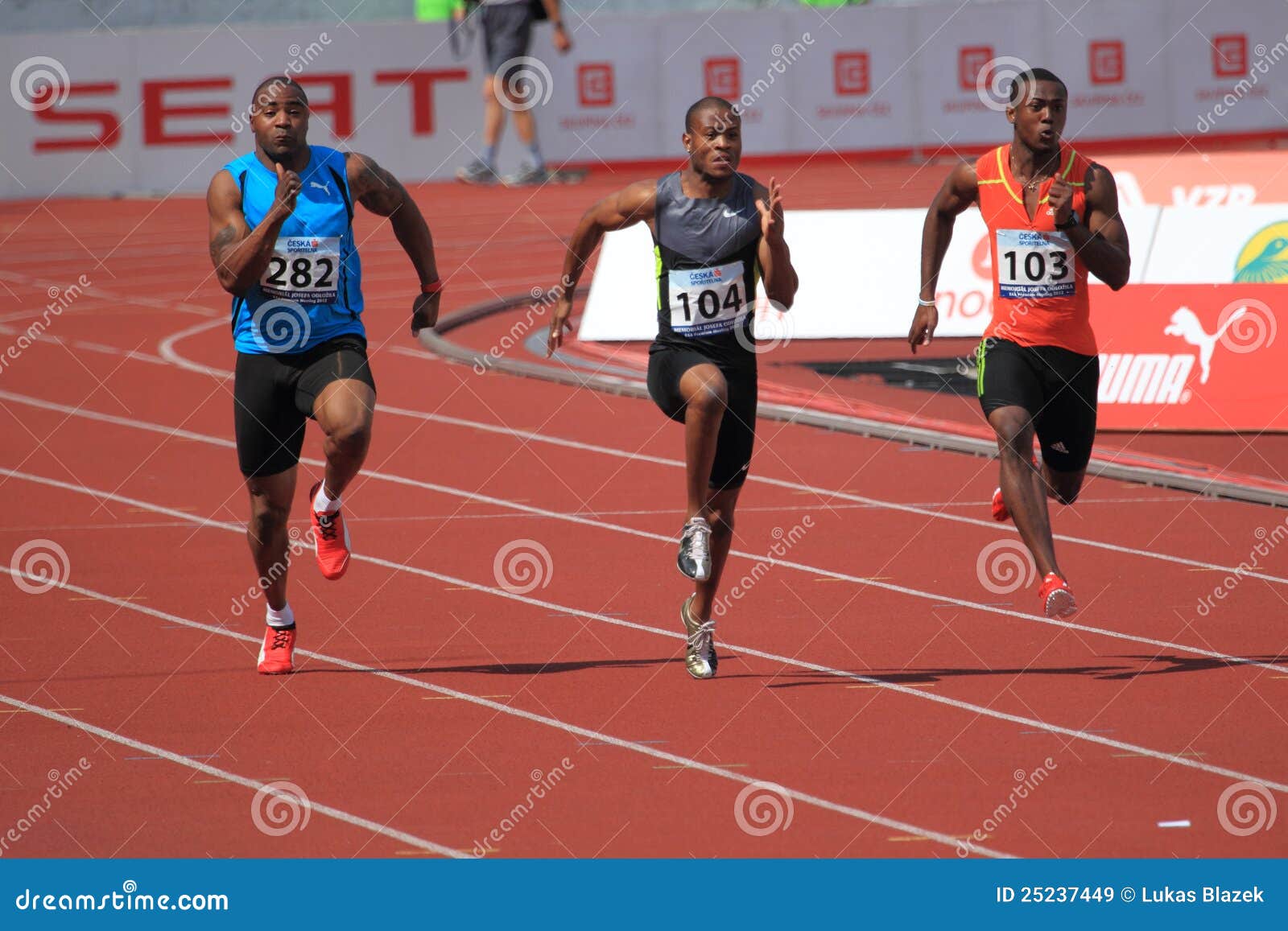 Sprinter in 100 Metern Laufen in Prag 2012 Redaktionelles Stockbild ...