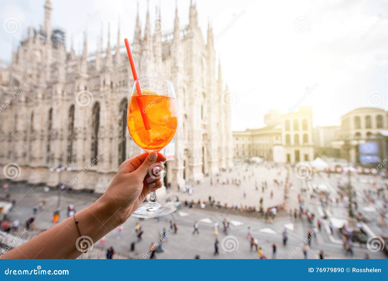 Spritz La Bevanda Di Aperol a Milano Fotografia Stock - Immagine di ...