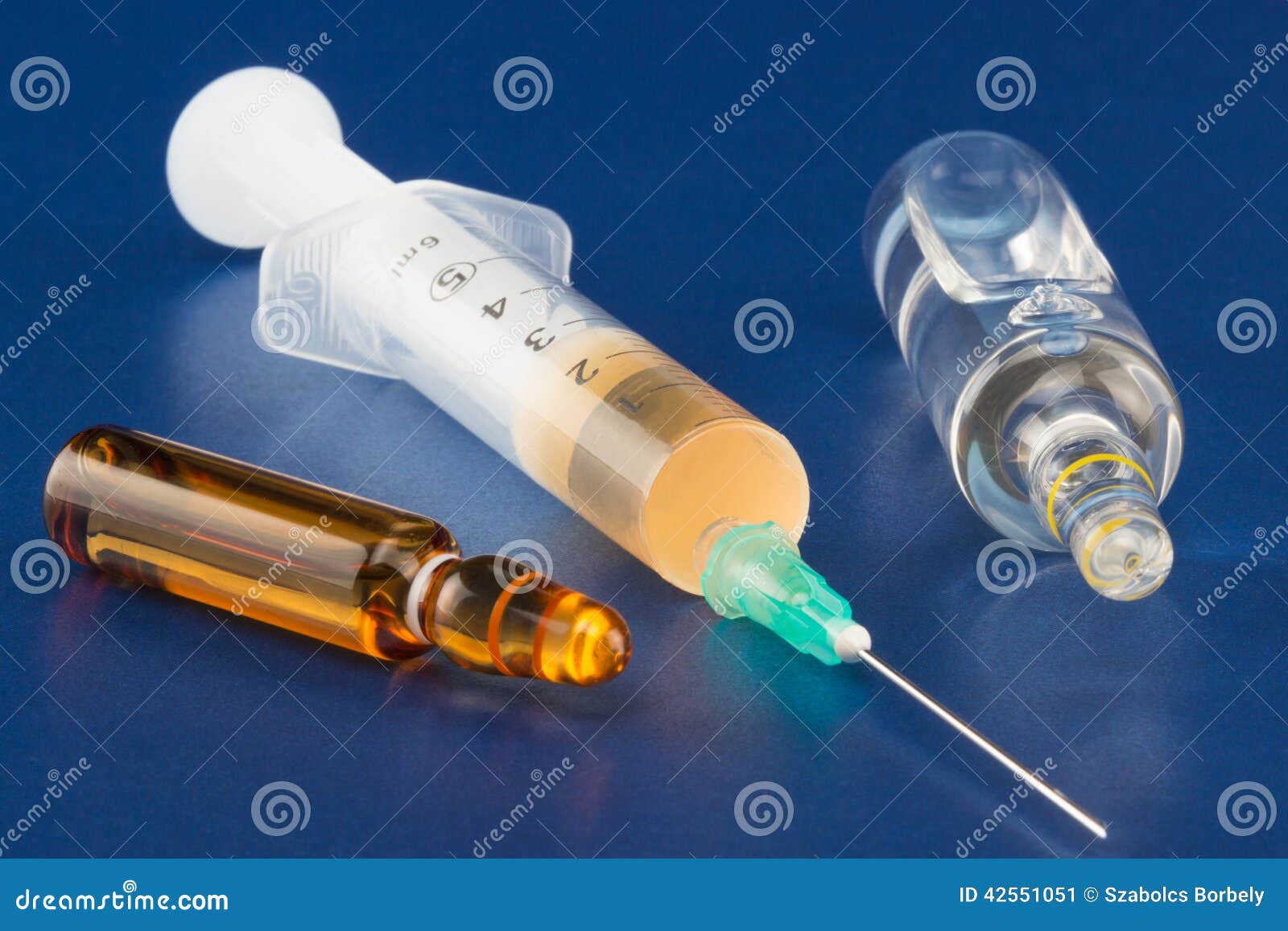 Spritze, Phiole Und Ampulle Stockbild - Bild von krankenhaus ...