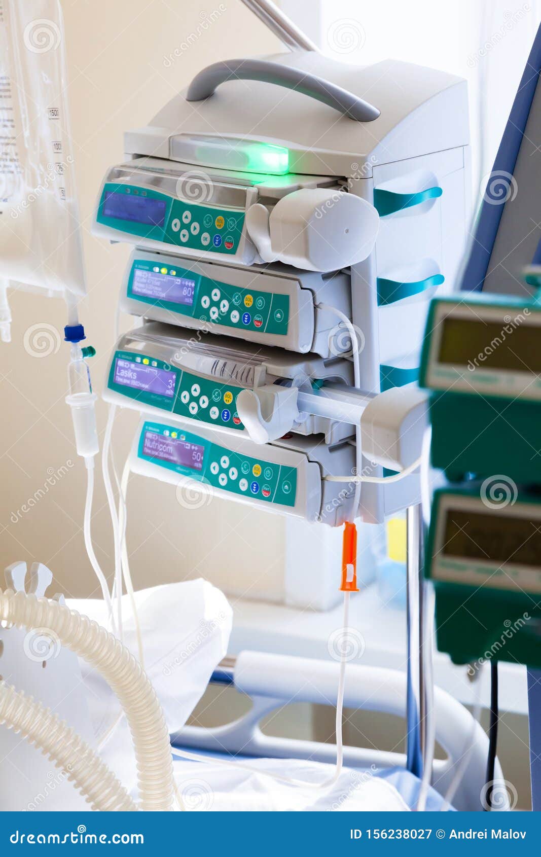 Spritzenpumpen in ICU stockbild. Bild von krankenhaus - 156238027