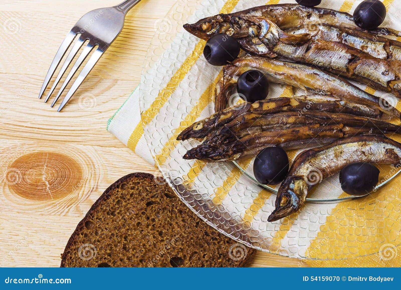 Sprotten Und Brot Auf Einer Platte Stockfoto - Bild von nahrung ...