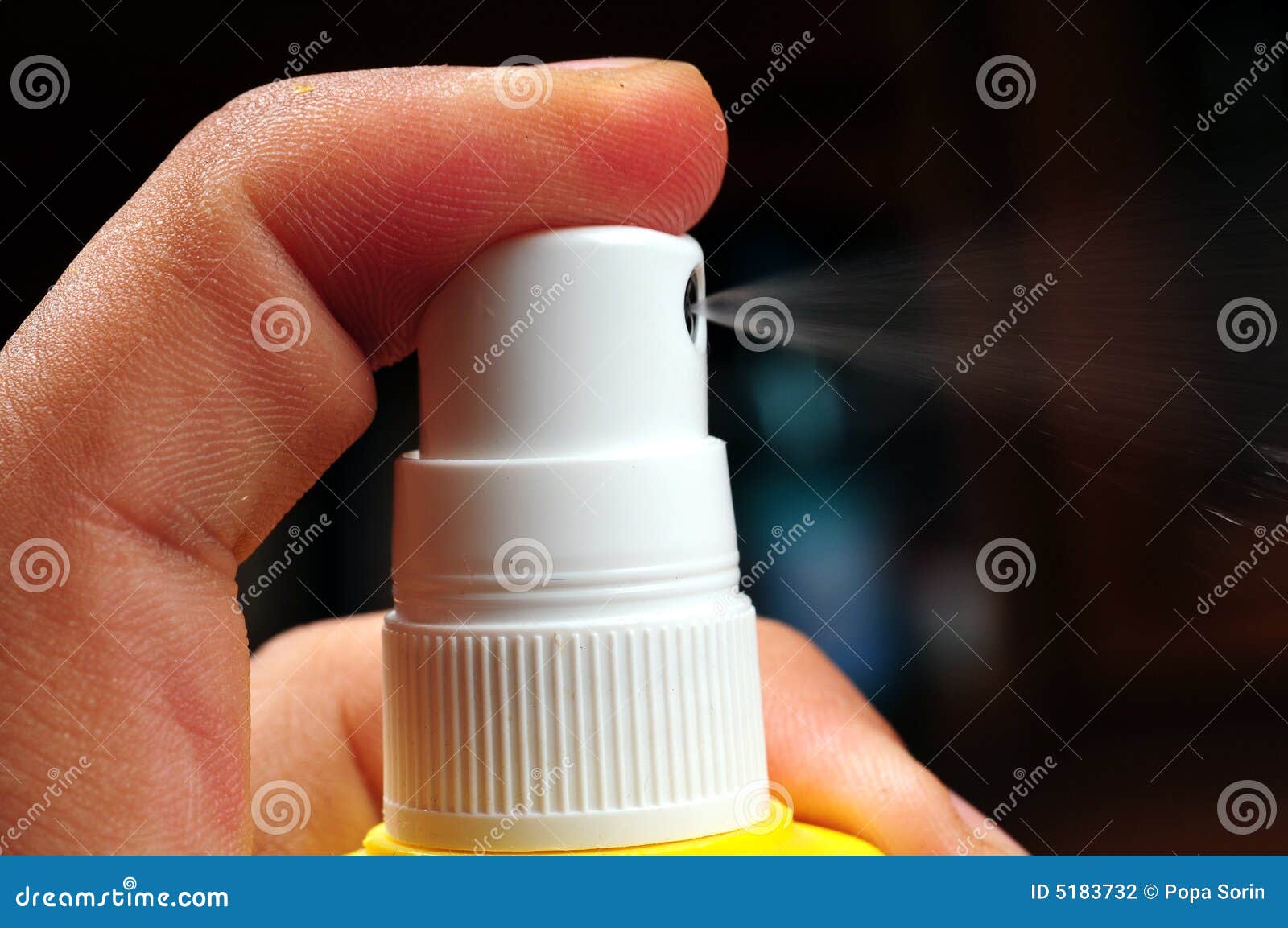 Spruzzo fotografia stock. Immagine di spruzzo, latta, fragranza - 5183732