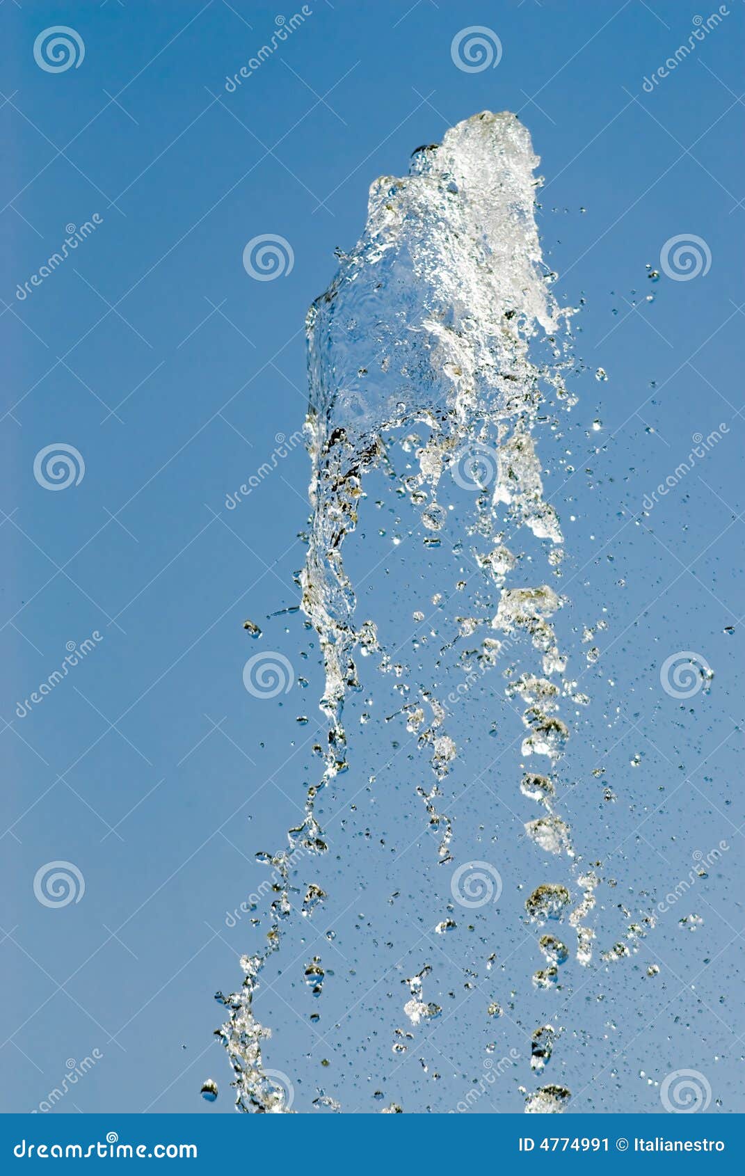 Spruzzo d'acqua immagine stock. Immagine di radura, bevibile - 4774991