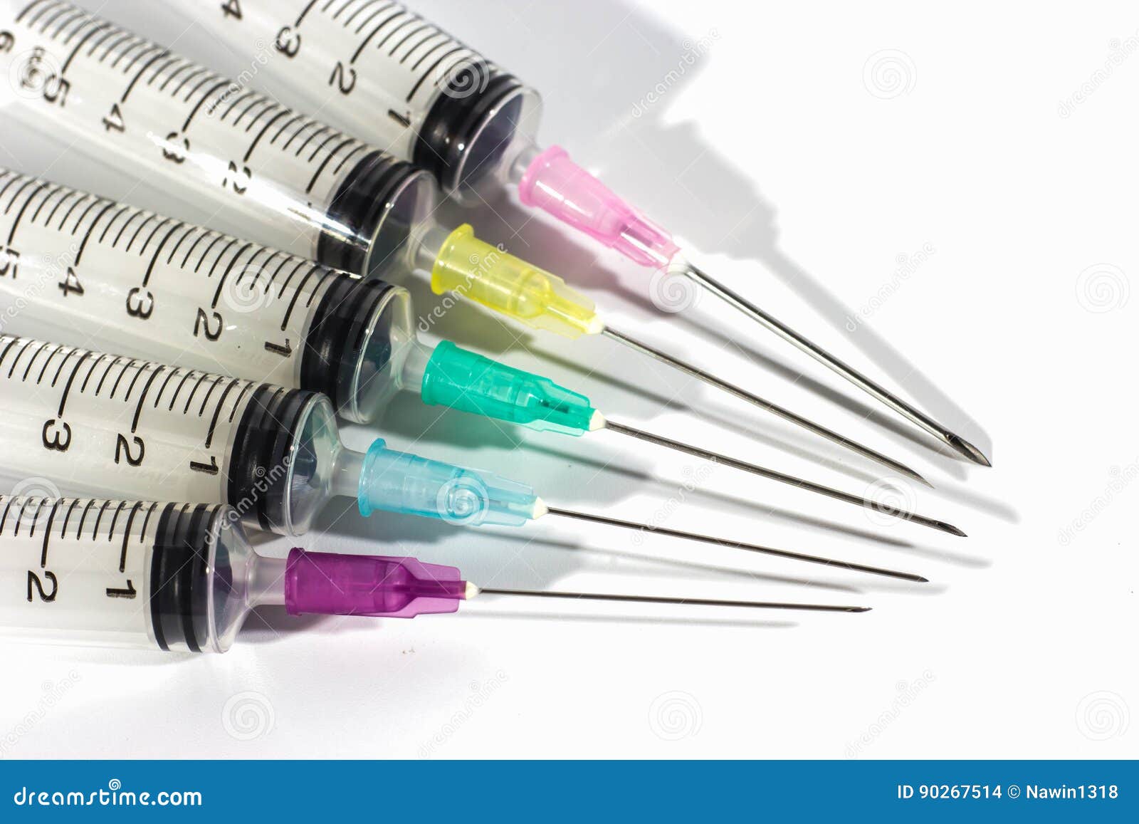 Spuit En Naald Op Witte Achtergrond Stock Foto - Image of vaccin ...