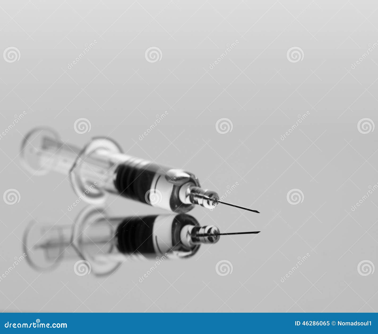 Spuit met injectie stock afbeelding. Image of voorwerp - 46286065