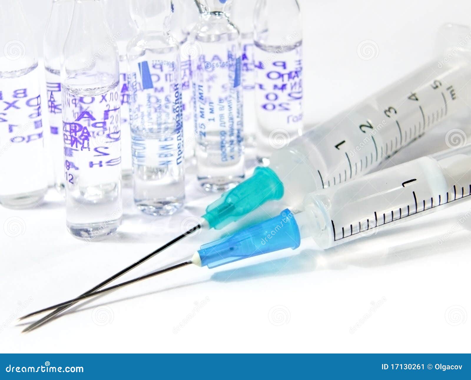 Spuiten en flesjes stock afbeelding. Image of injectie - 17130261