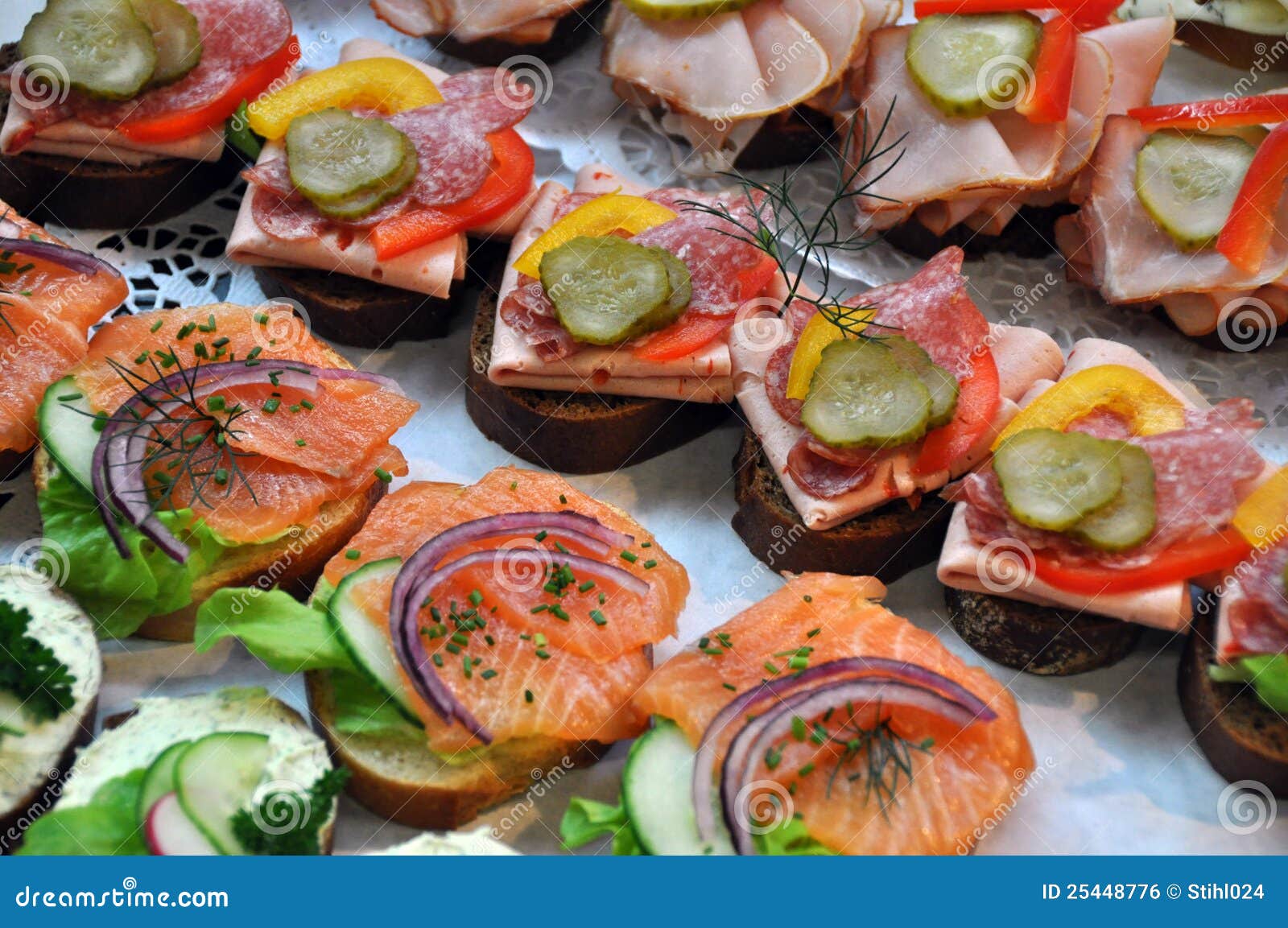 Spuntini di Fingerfood fotografia stock. Immagine di spuntini - 25448776