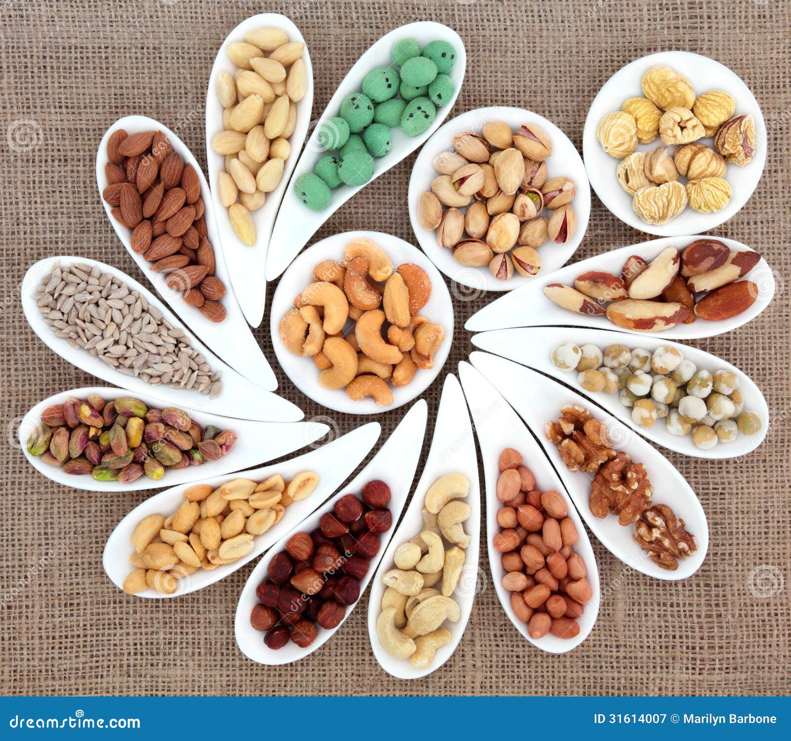 Spuntini sani immagine stock. Immagine di nocciola, anacardio - 31614007