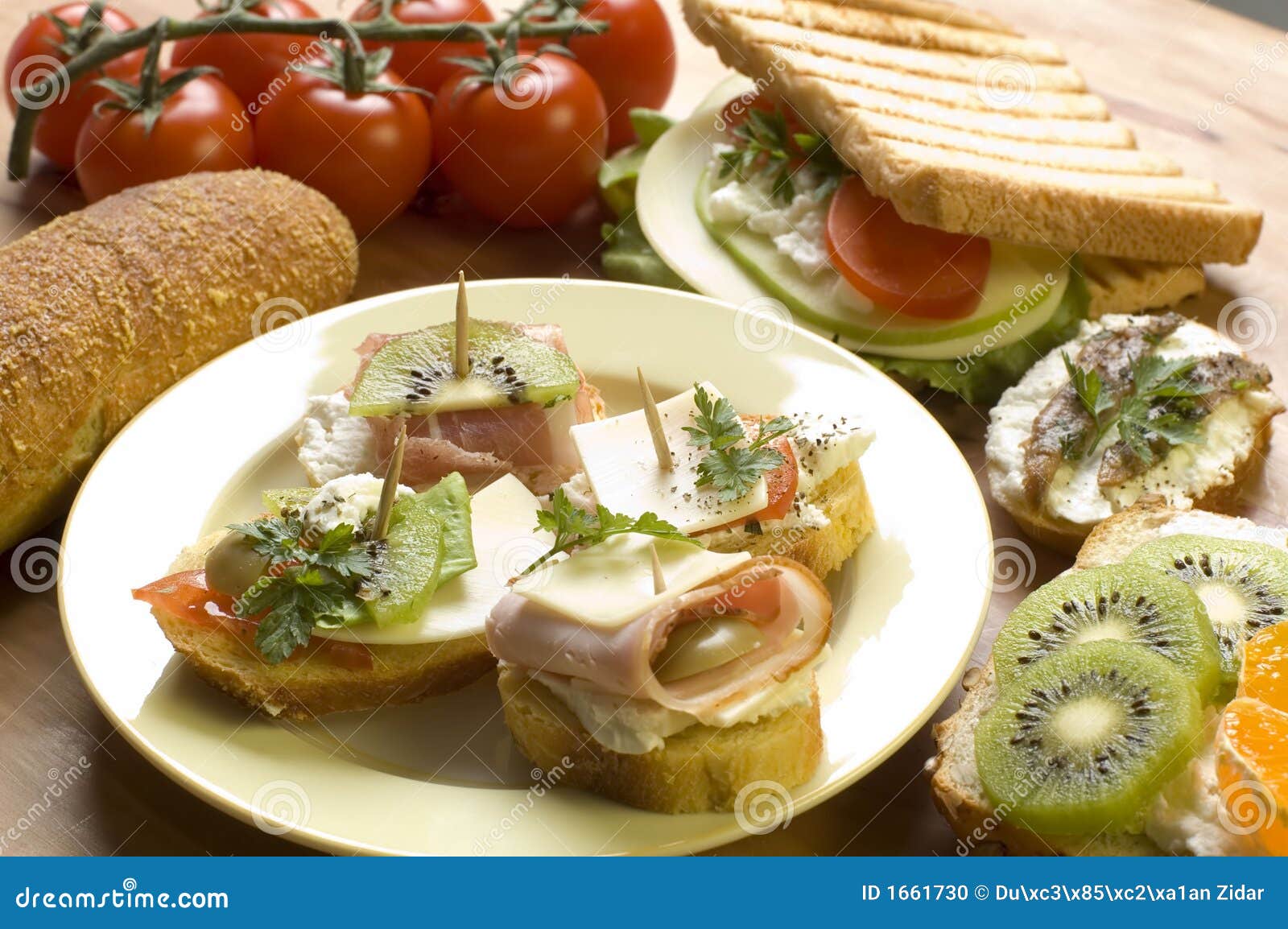 Spuntino fotografia stock. Immagine di piatto, sardina - 1661730