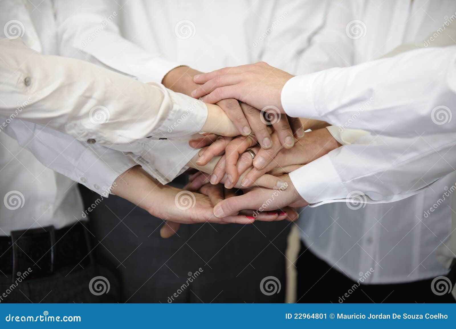 Squadra Di Affari Con Le Mani Insieme Immagine Stock - Immagine di ...