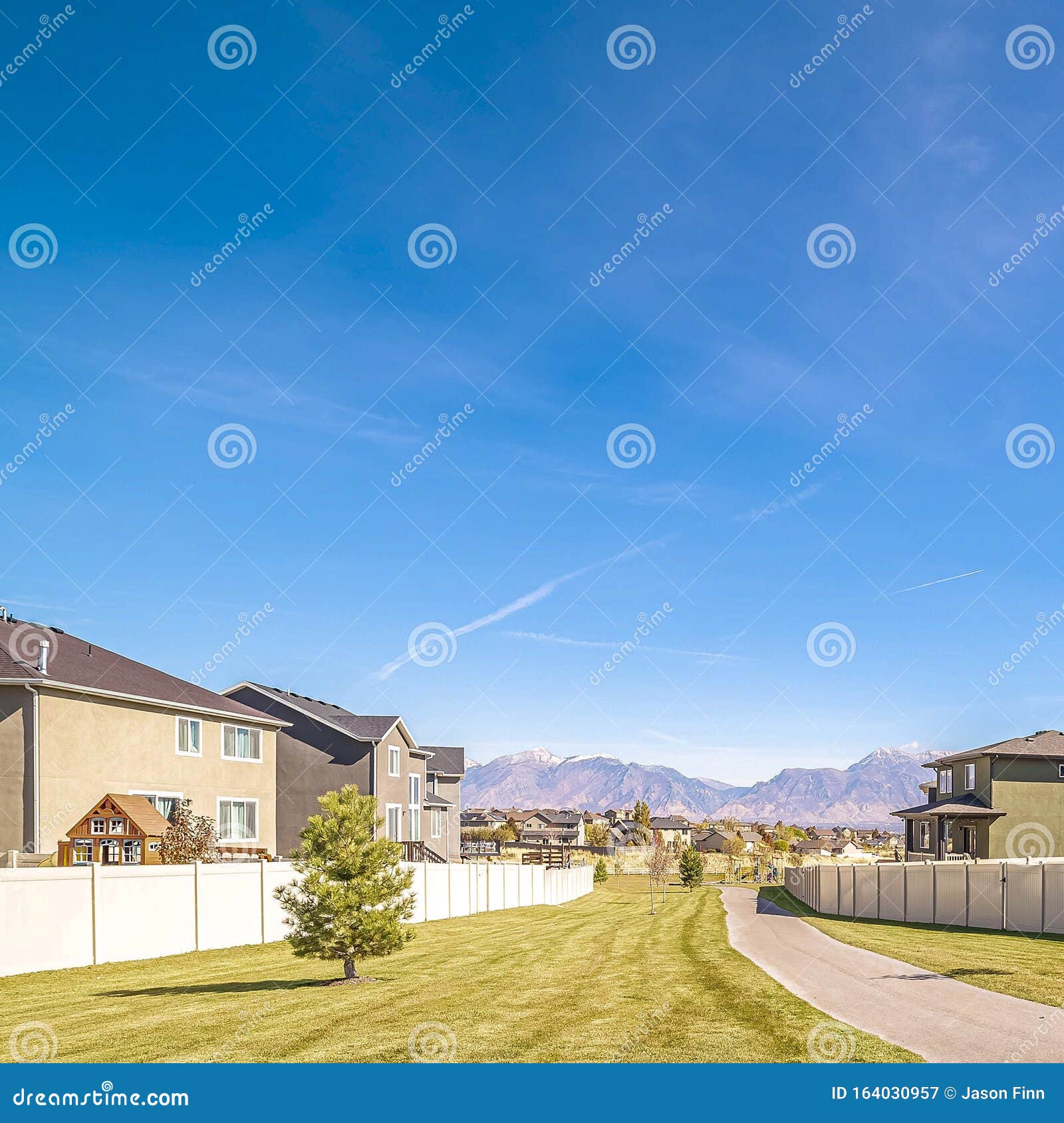 Square Frame Intersection of Two Pedestrian Footpaths during Day Stock ...