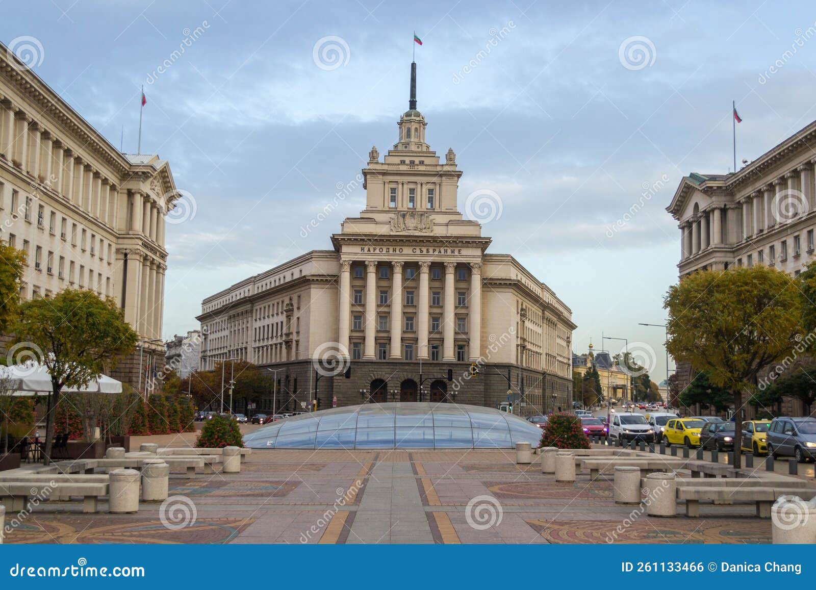Square in Front of Bulgarian Parliament in Sofia Editorial Photo ...