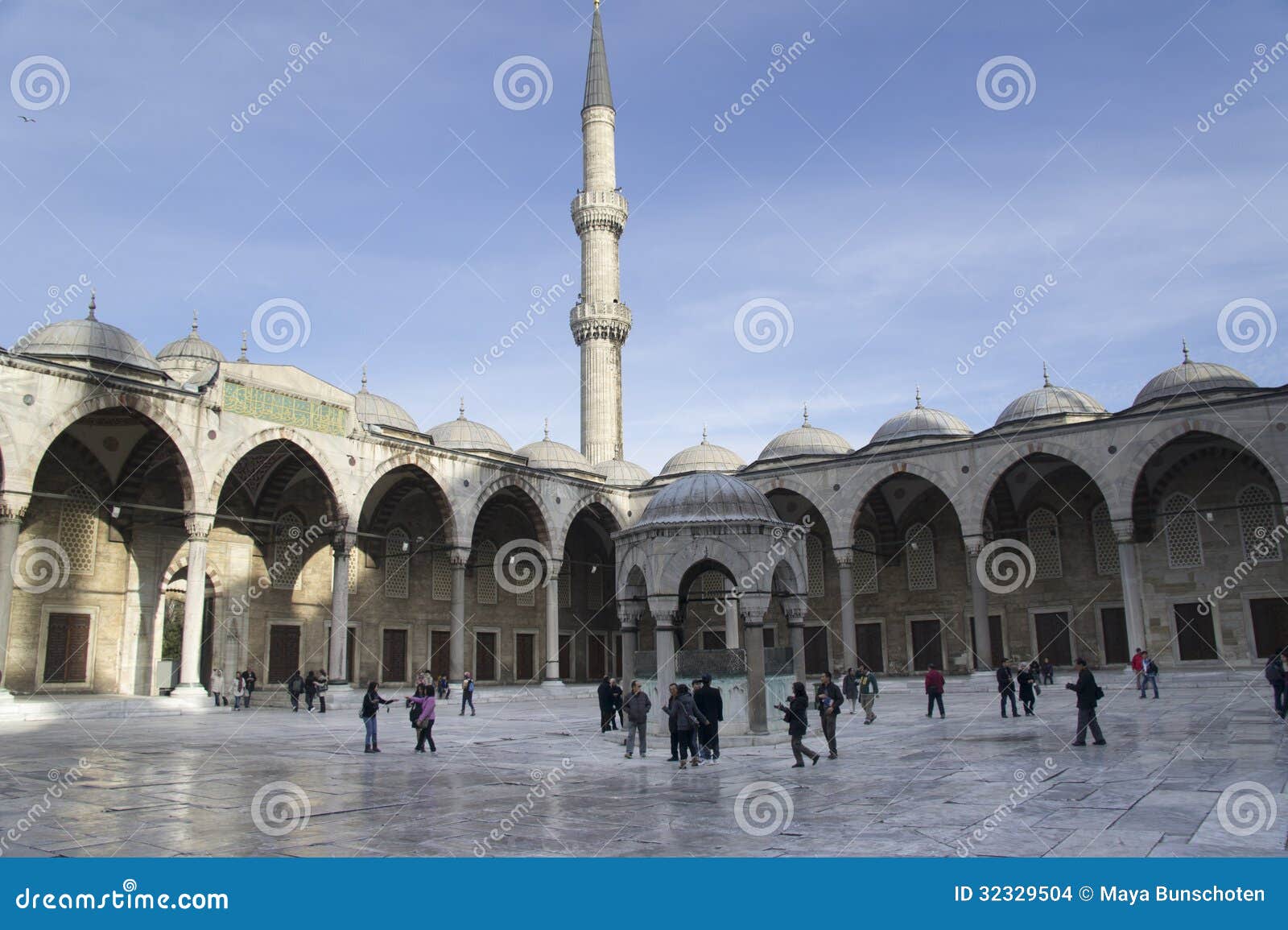 Square in Istanbul editorial stock image. Image of mosque - 32329504