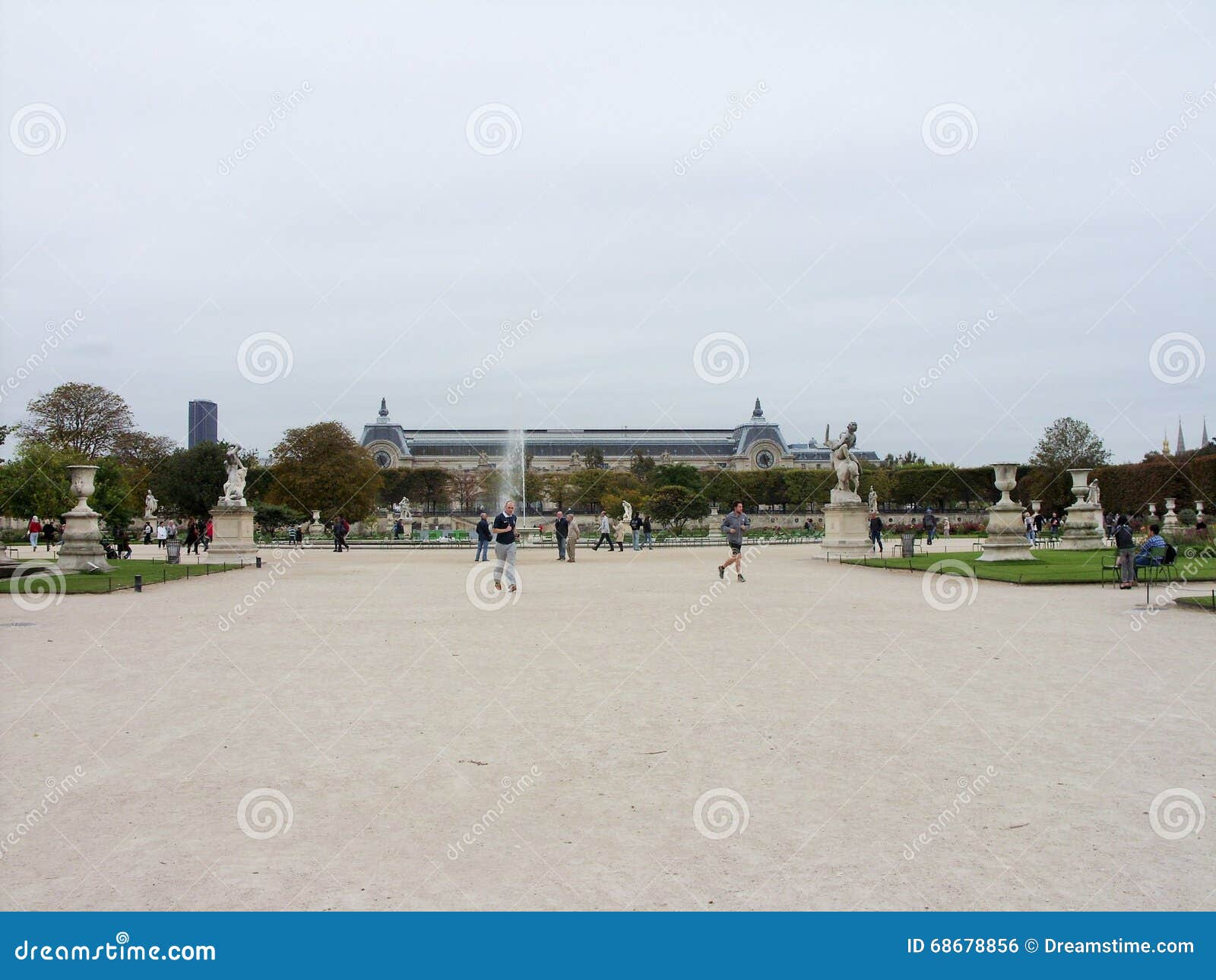 The square in Paris editorial photo. Image of view, square - 68678856