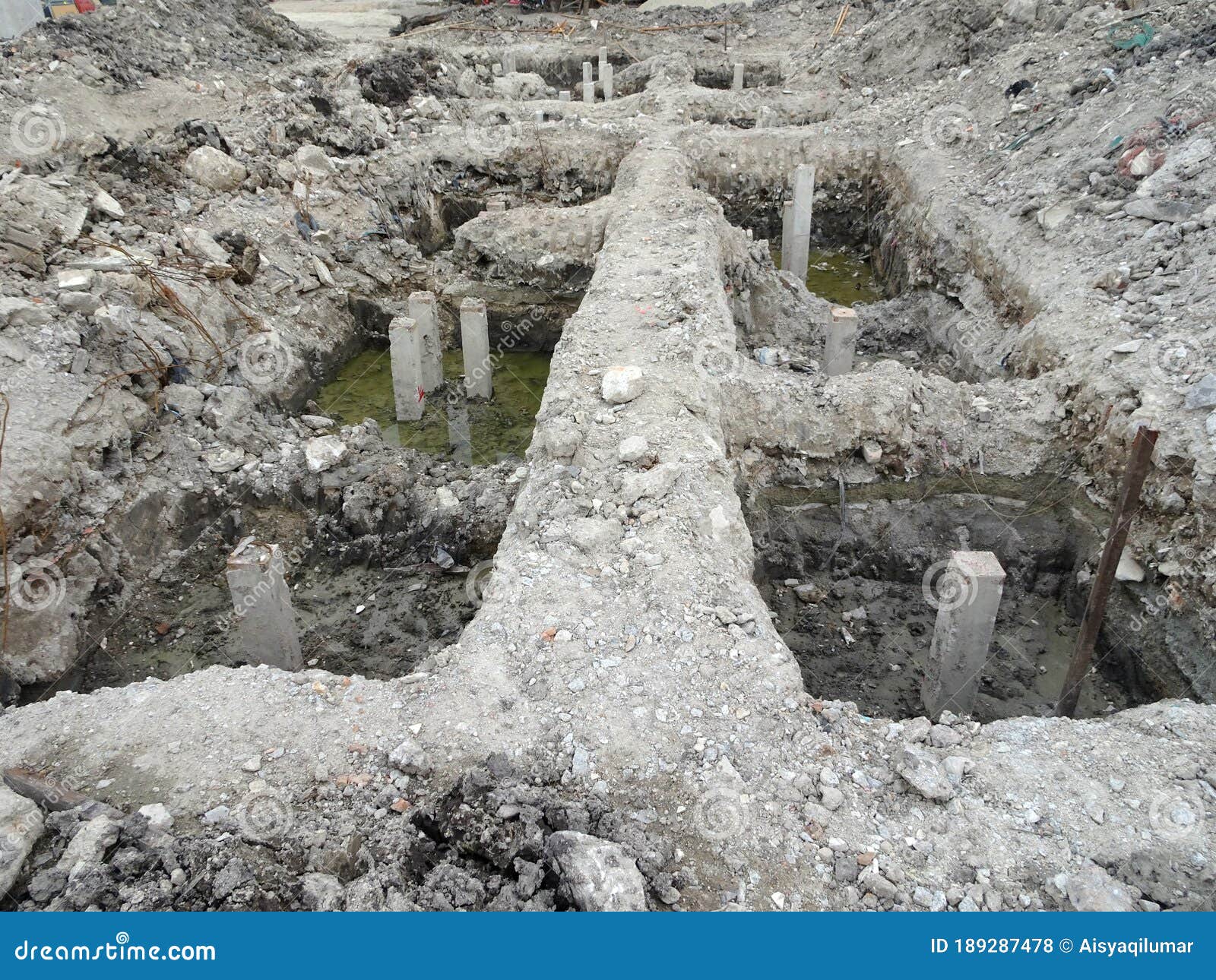 Square Precast Concrete Pile at the Construction Site. Editorial Stock ...