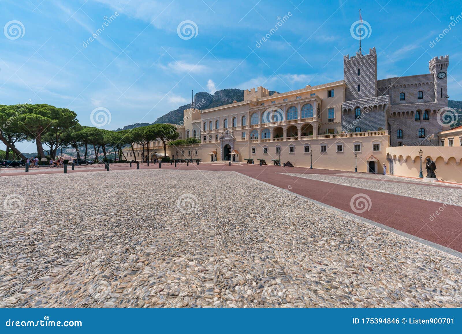 Square and the Prince's Palace in Monaco Redactionele Foto - Image of ...