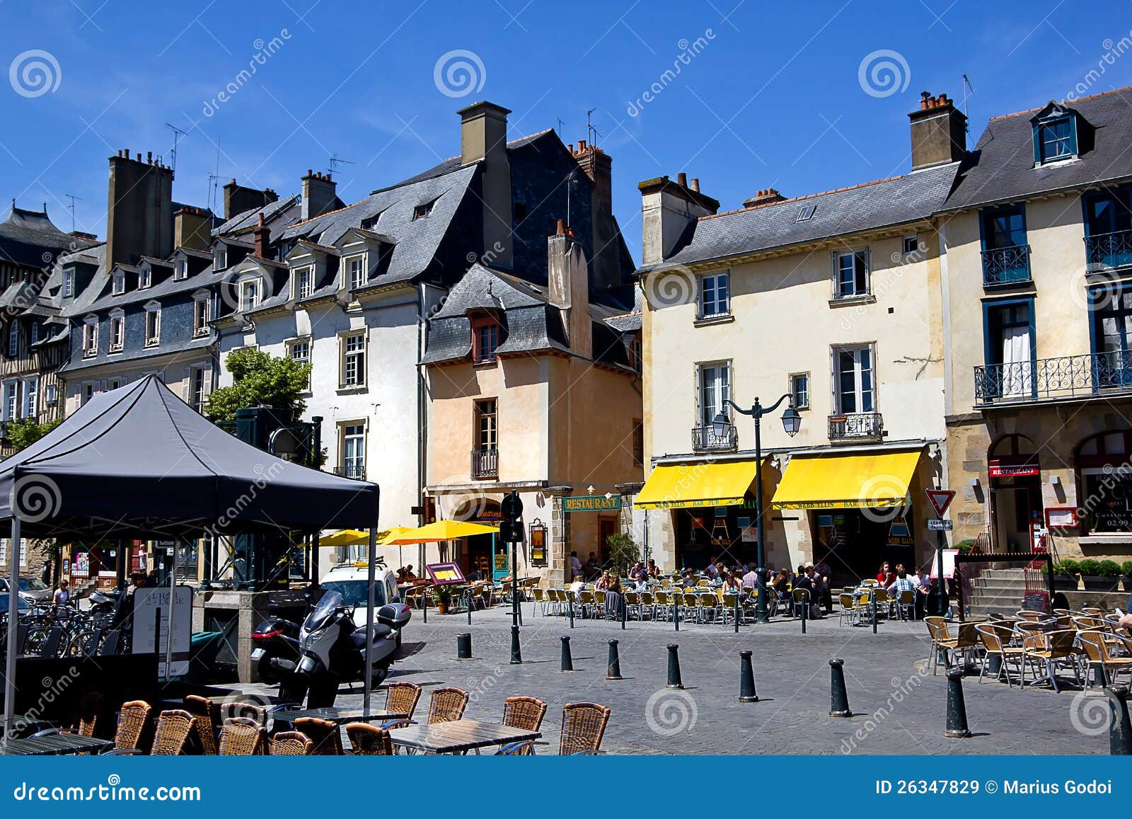 Square in Rennes editorial stock image. Image of balcony - 26347829