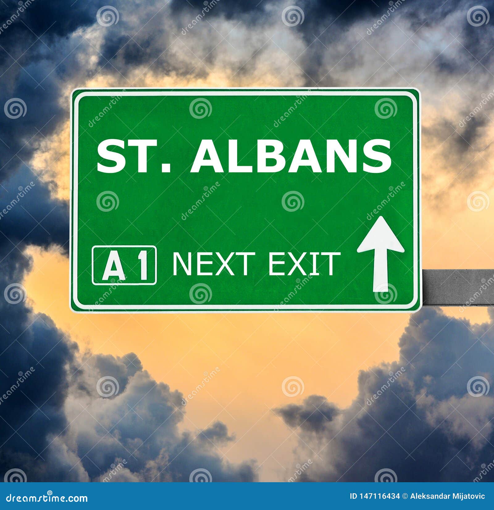 ST ALBANS Road Sign Against Clear Blue Sky Stock Photo - Image of post ...