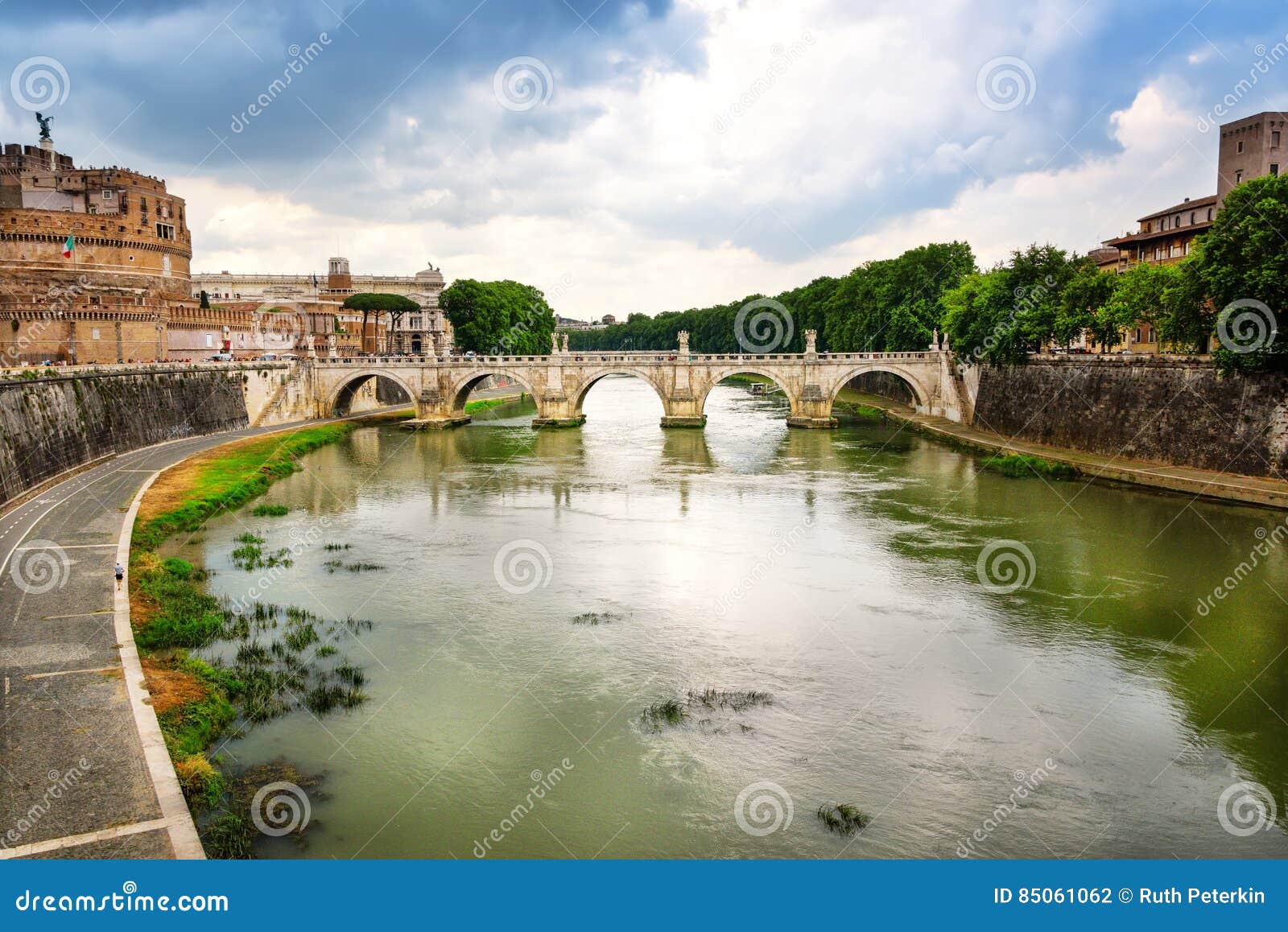 St Angelo Bridge Sobre O Rio De Tibre Foto de Stock - Imagem de antigo ...