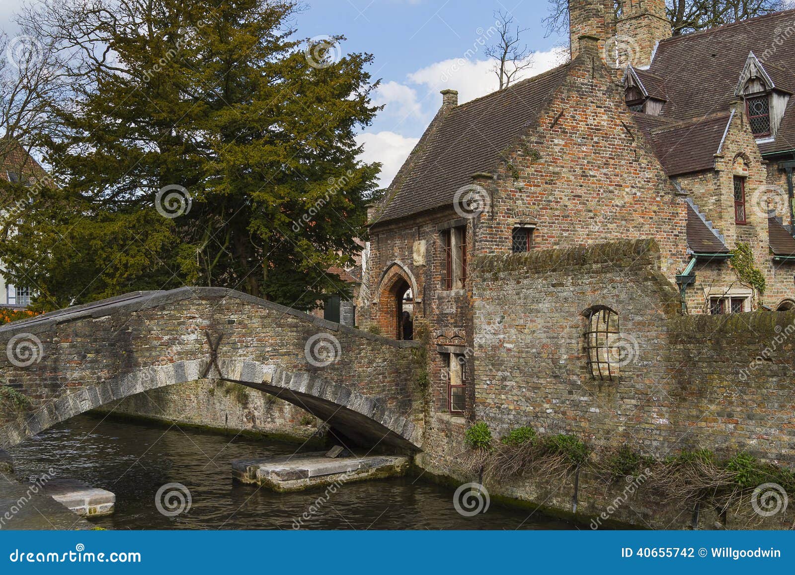 St. Bonifacius Bridge in Brugge Stock Photo - Image of bruge, groenerei ...