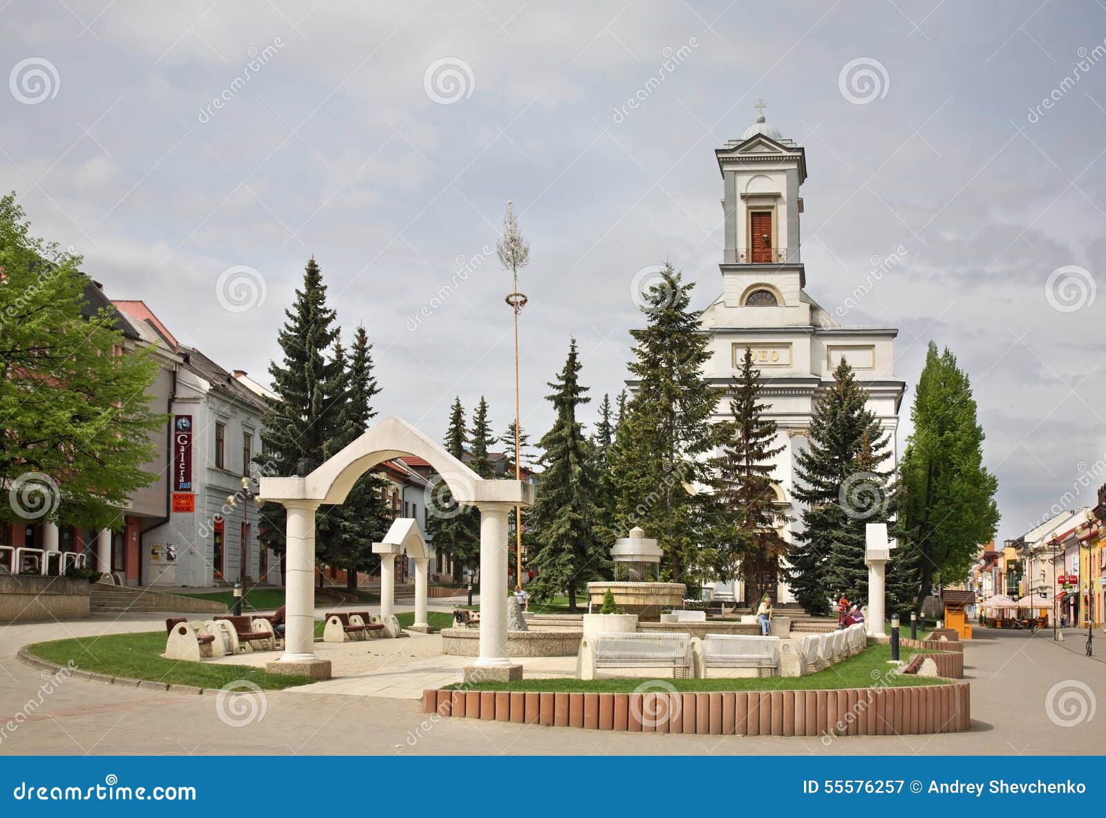 St. Egidius Square in Poprad Slowakei Redaktionelles Stockfotografie ...