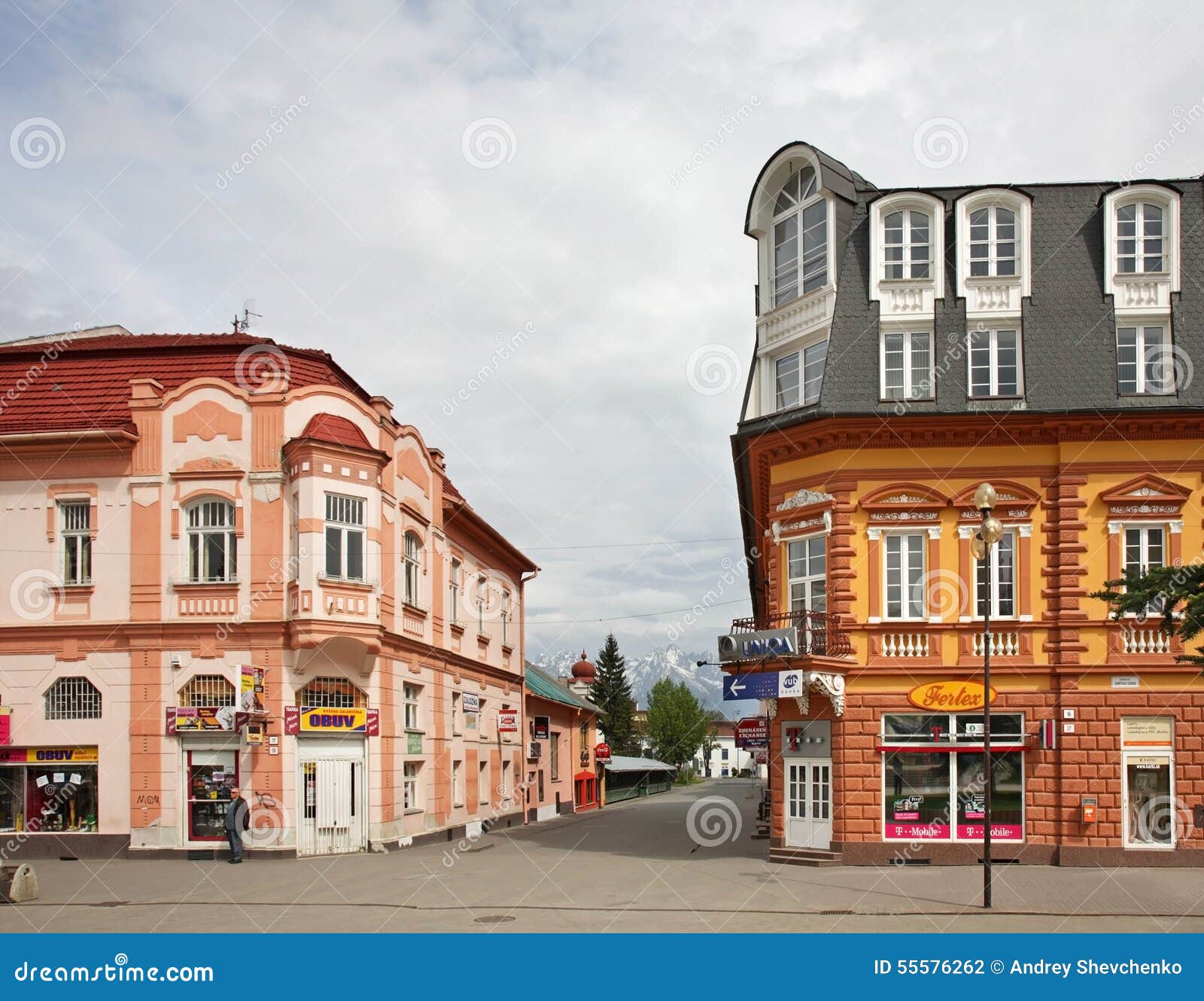 St. Egidius Square in Poprad Slowakei Redaktionelles Stockfotografie ...