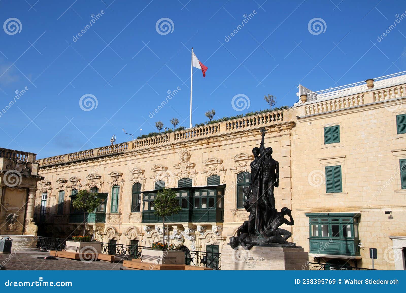 St. George`s Square in Valletta, Malta Stock Image - Image of monument ...