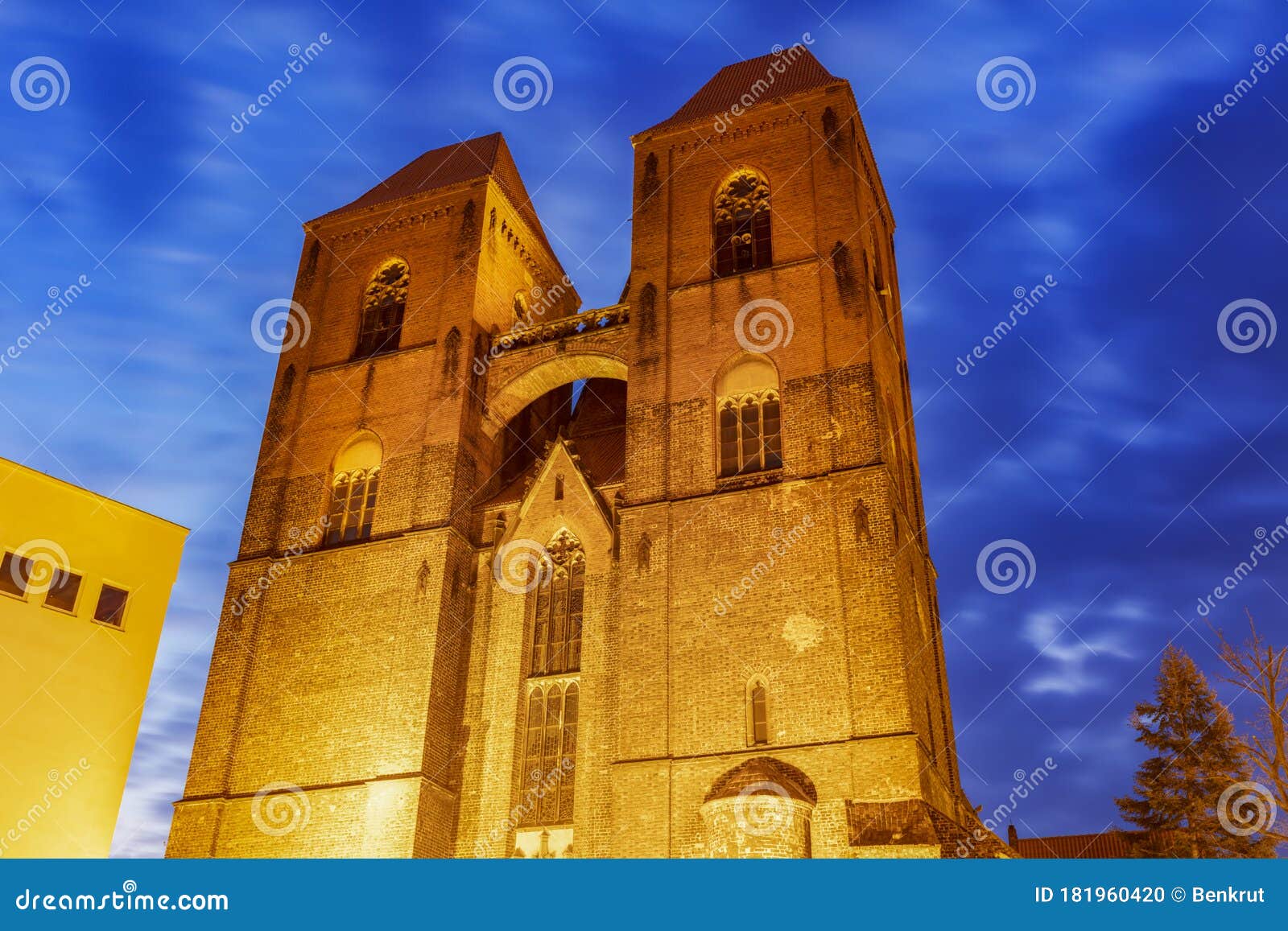St. Igreja De Nicholas Em Bronha Foto de Stock - Imagem de azul ...