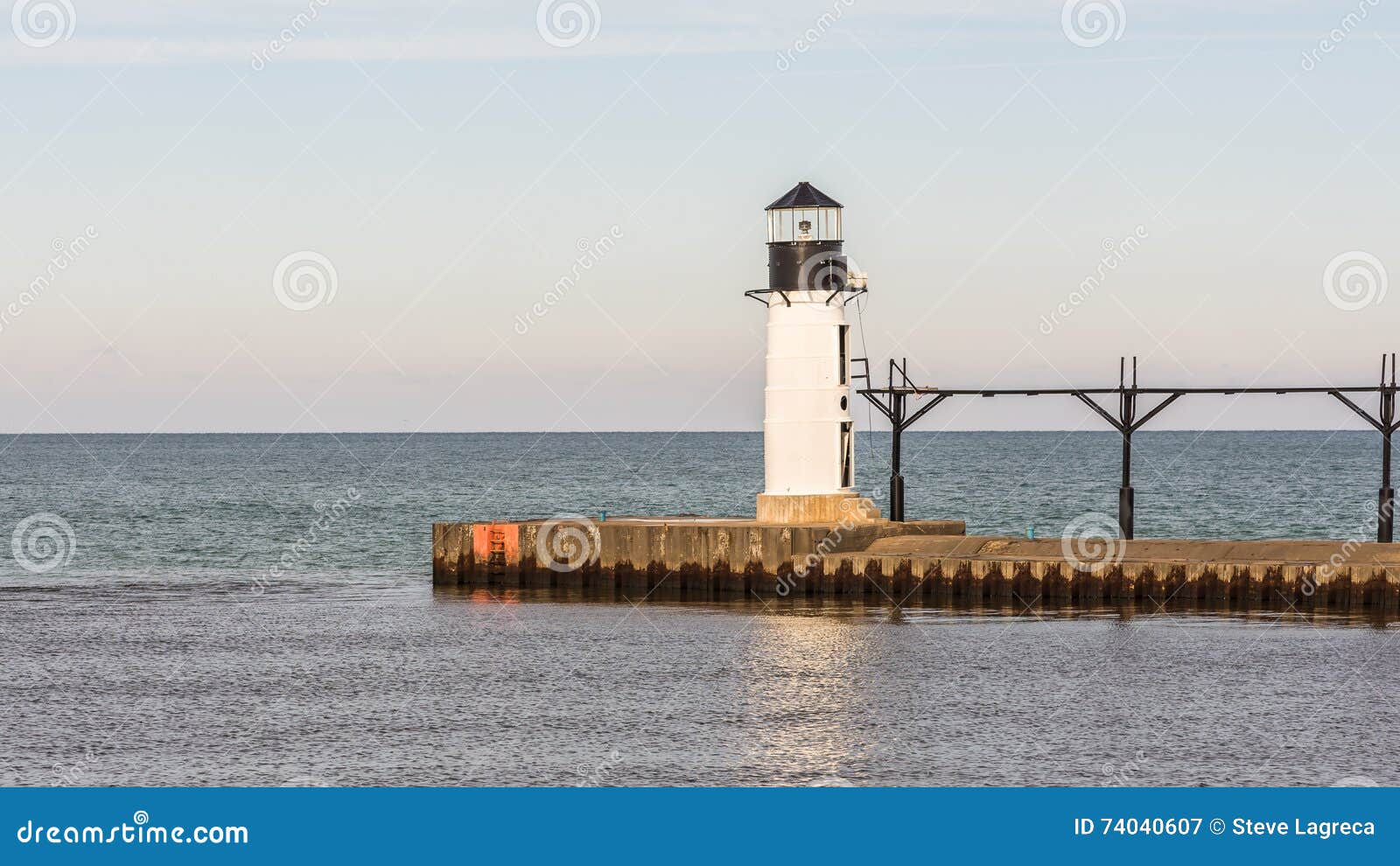 St Joseph North Pier Outer Lighthouse, MI Immagine Stock - Immagine di ...