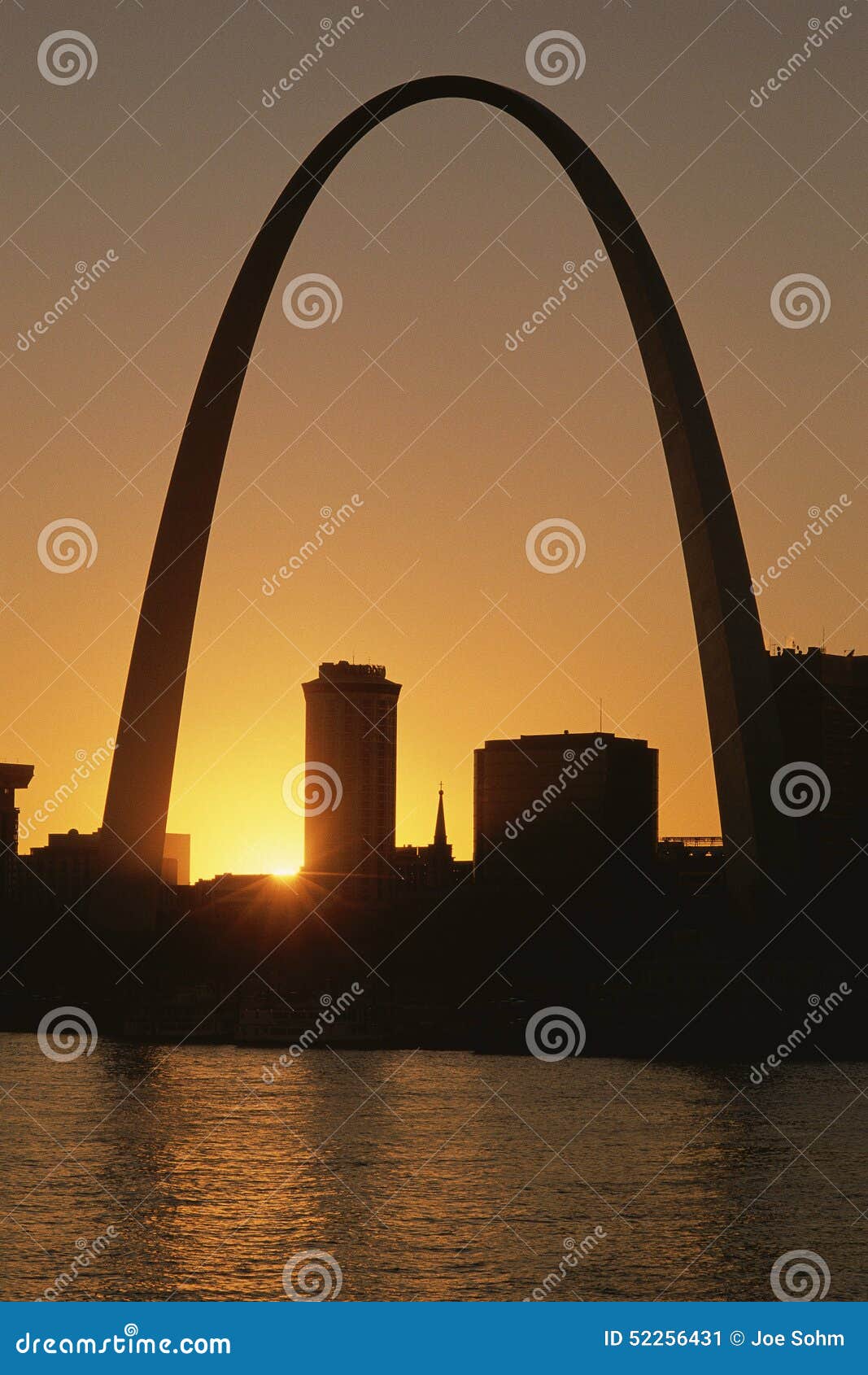 St. Louis arch at sunset stock image. Image of states - 52256431