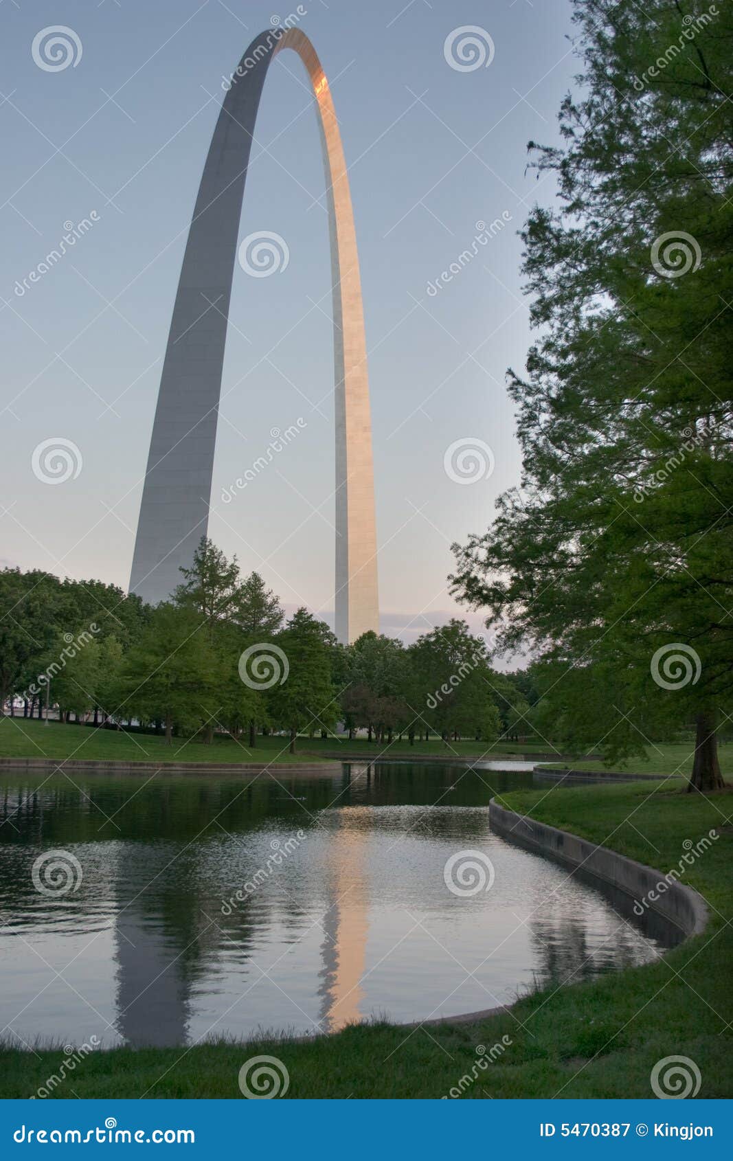 St Louis Gateway Arch stock image. Image of attraction - 5470387