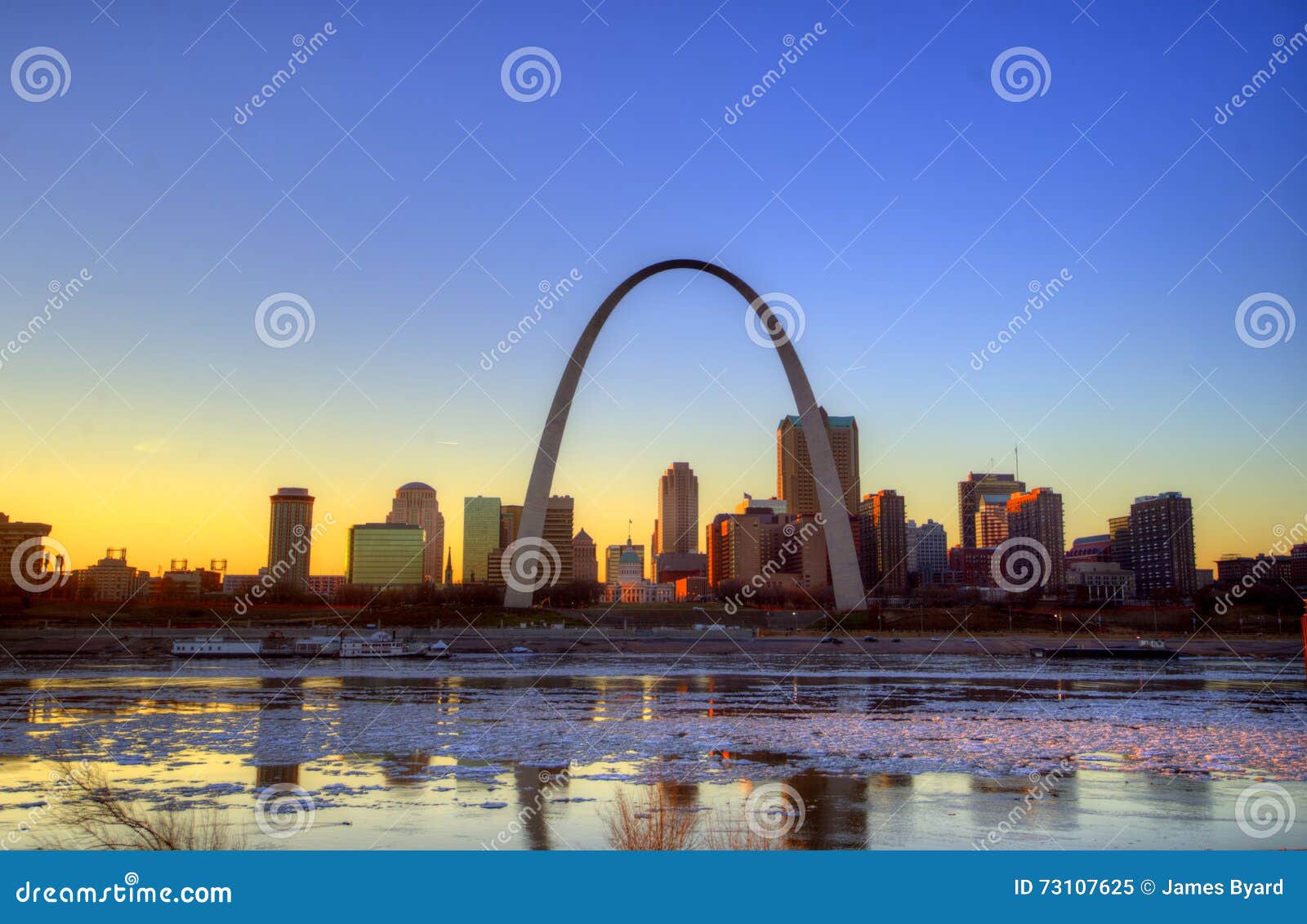 St. Louis Gateway Arch stock image. Image of buildings - 73107625
