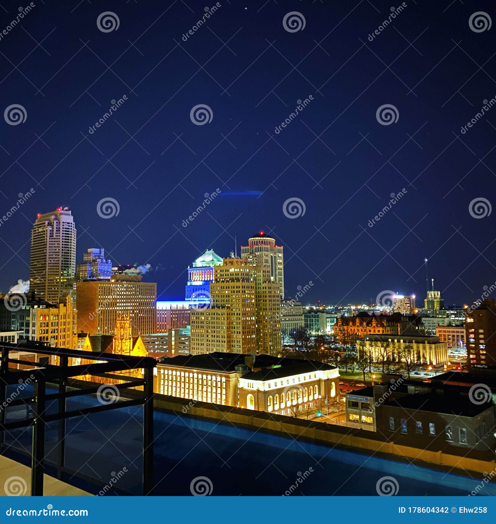 St Louis by night editorial photography. Image of terrace - 178604342