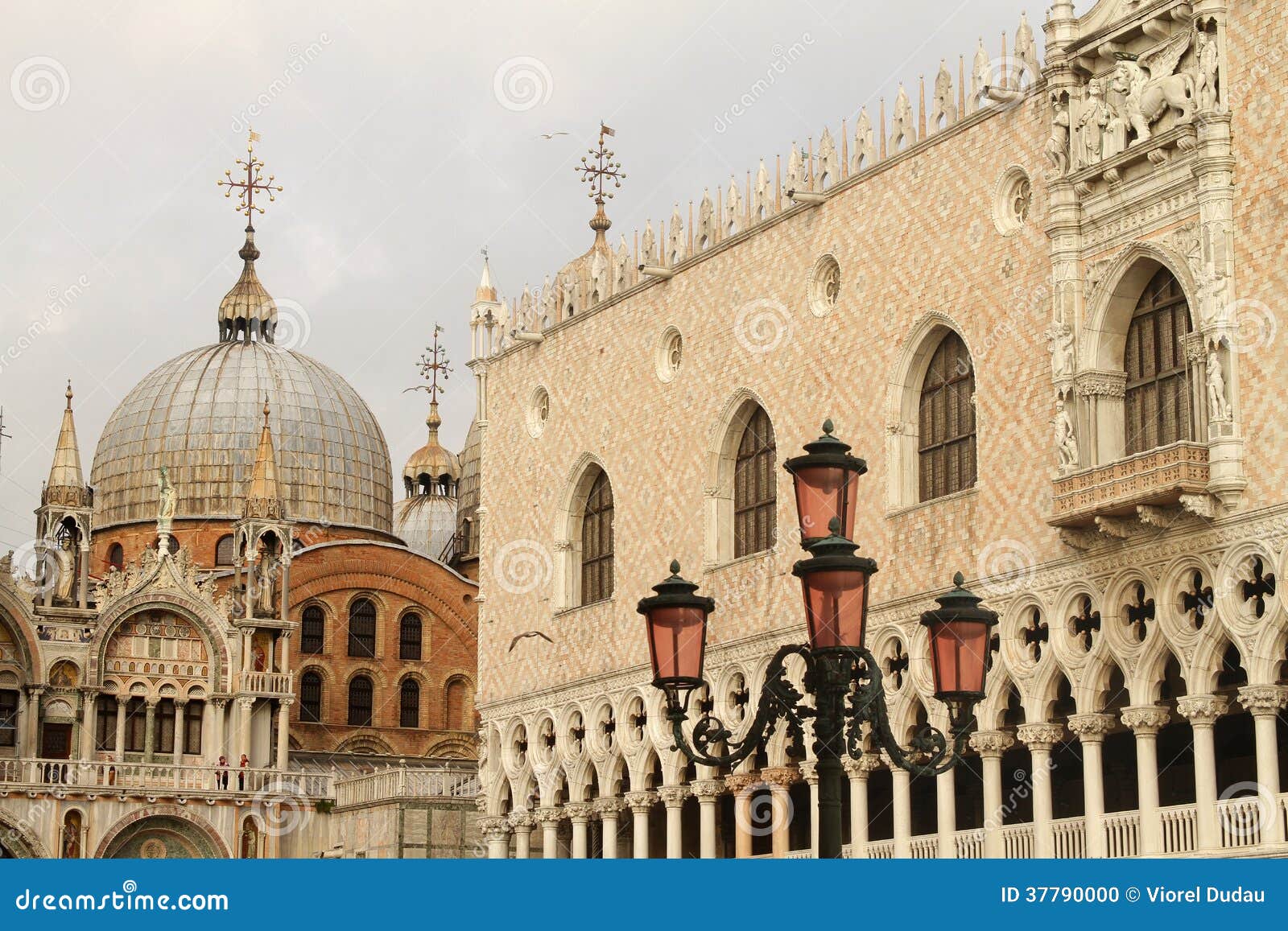 St Mark Y El Palacio Del Dux Foto de archivo - Imagen de palacio ...