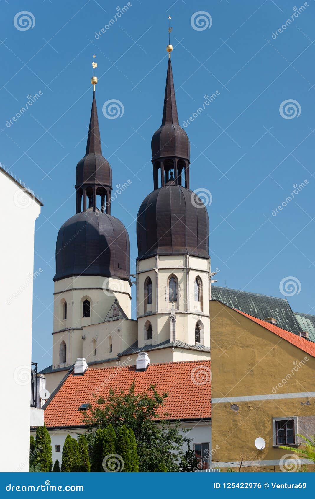 St. Nicholas Basilica in Trnava, Slowakei Stockfoto - Bild von gebäude ...