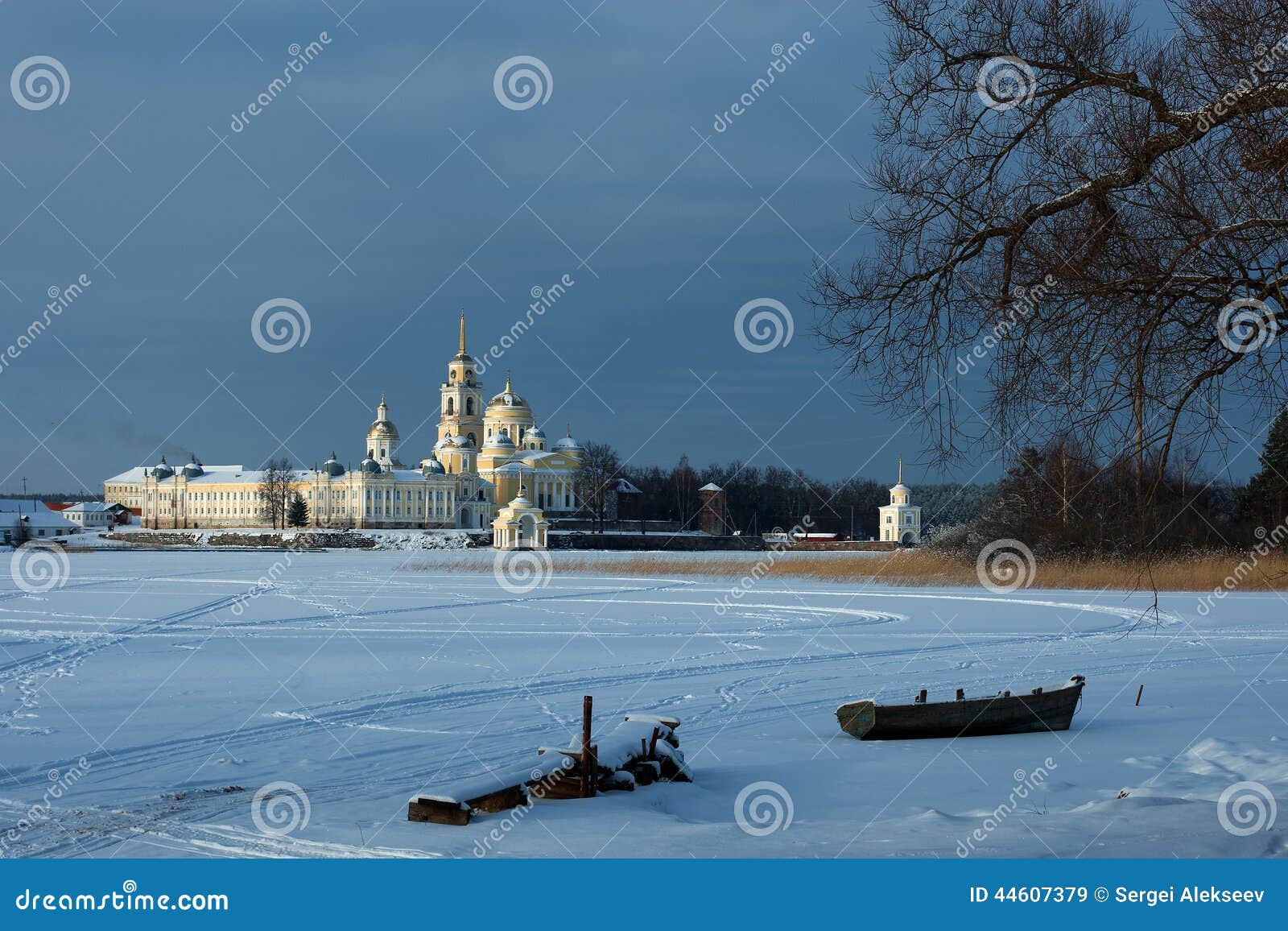 St Nilus Monastery En El Lago Seliger Imagen de archivo - Imagen de ...