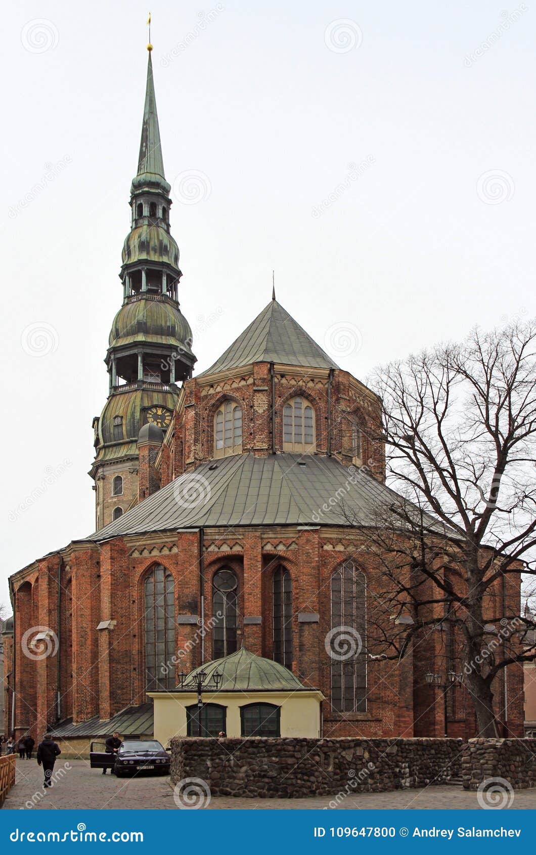 St Peter Church En Riga, Letonia Imagen editorial - Imagen de resorte ...