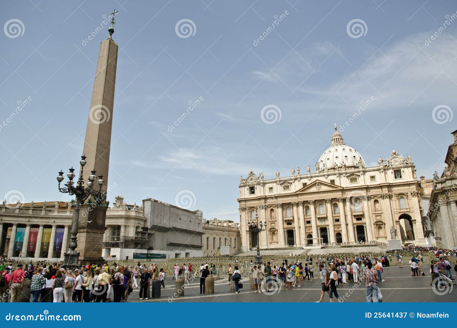 St. Peter s Square editorial photography. Image of place - 25641437