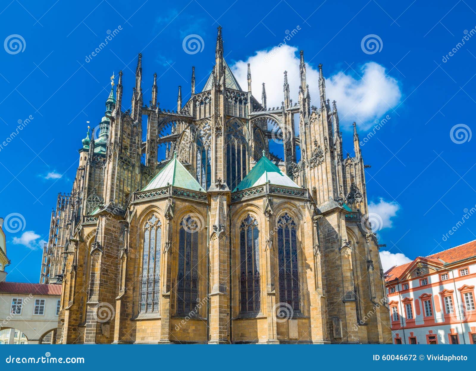 St Vitus Cathedral in Praag Stock Foto - Image of godsdienst, openlucht ...