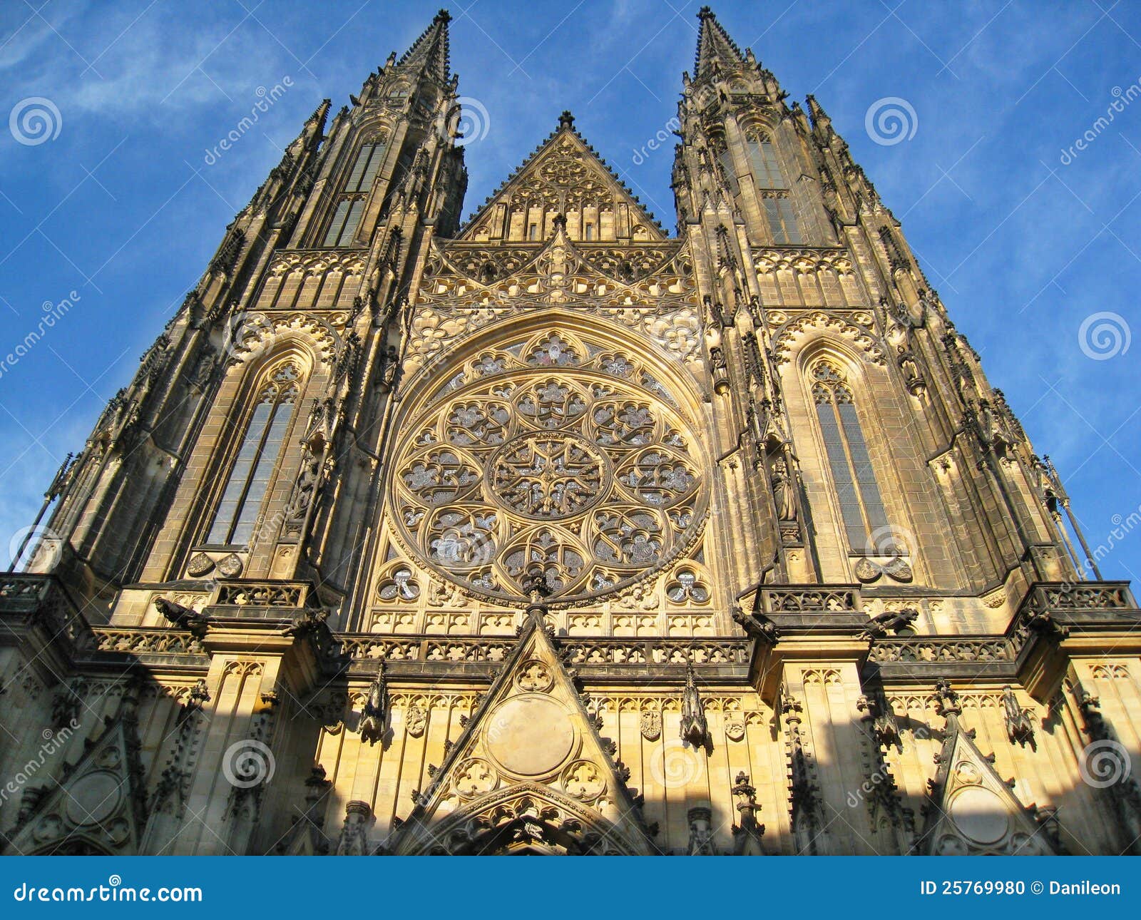 St. Vitus Kathedraal in Praag Stock Foto - Image of gotisch, vitus ...