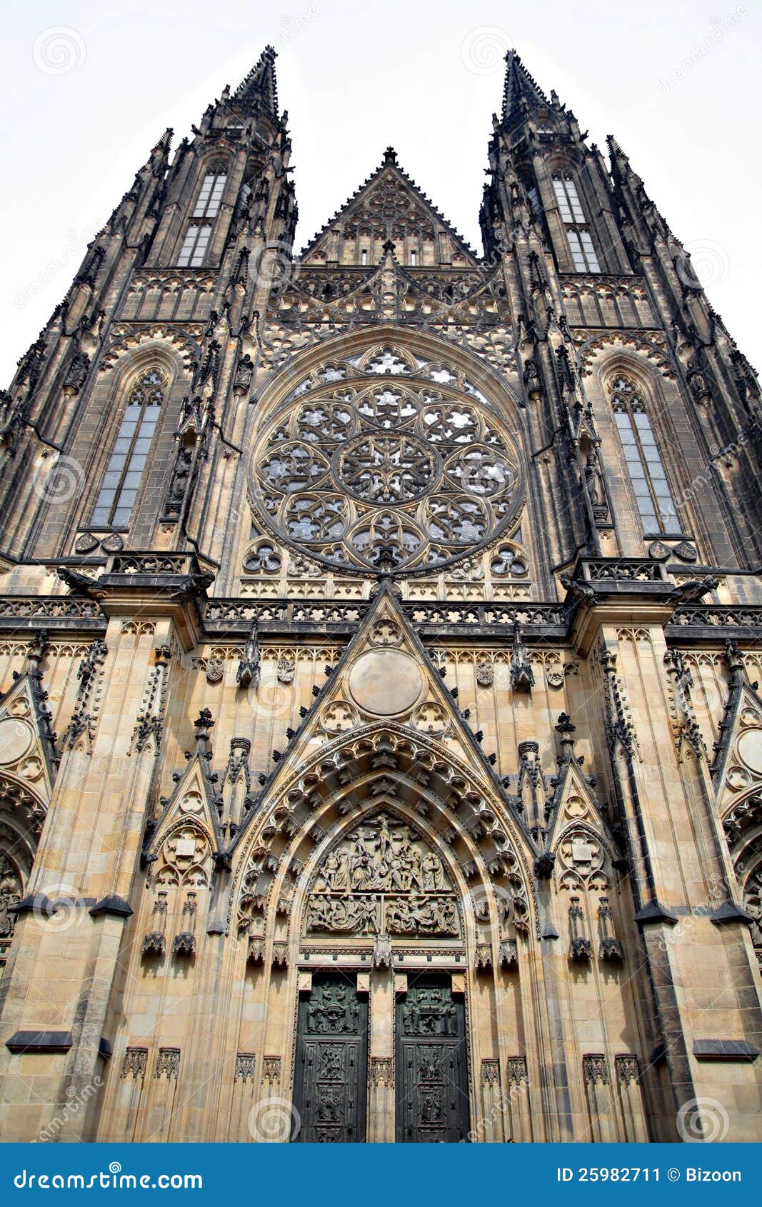 St.Vitus Kathedraal in Praag Stock Afbeelding - Image of paleis, poort ...