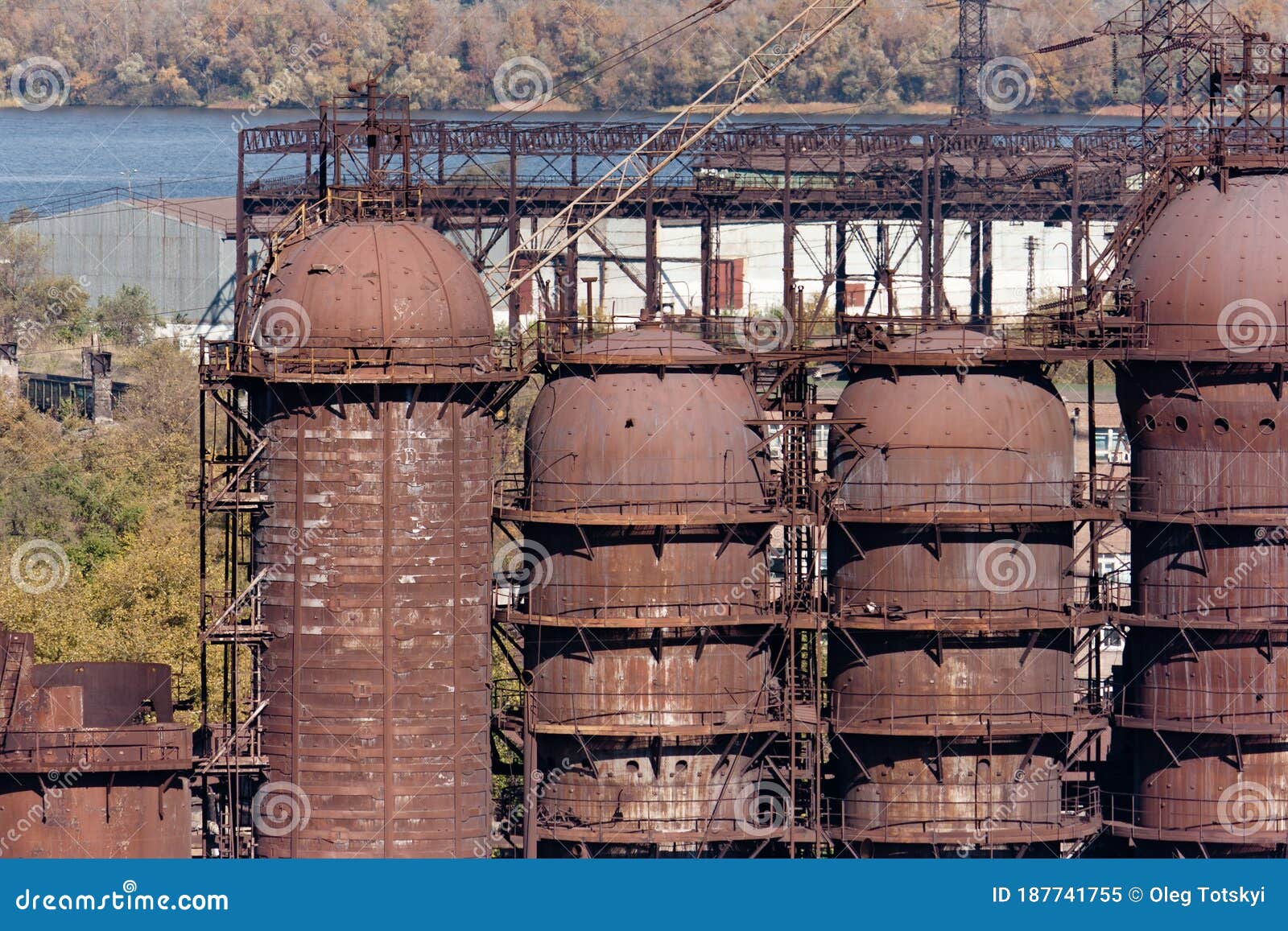 Staalconstructie Van De Hoogoven in De Metallurgische Installatie Stock ...