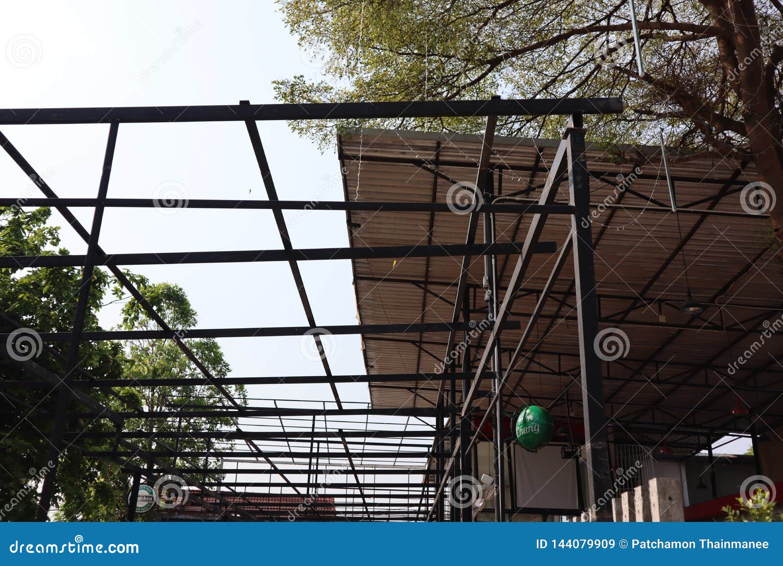 Staaldak, Staalstructuur, Over De Bouw, Restaurantbouw Stock Afbeelding ...