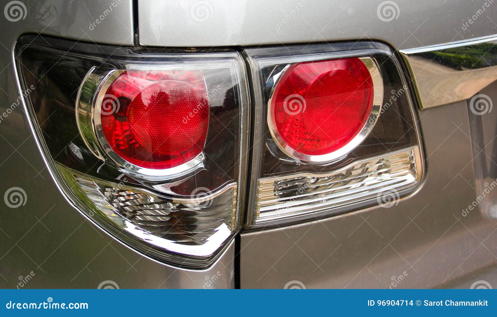 Staartlicht Op De Linkerkant Van De Auto, SUV Stock Foto - Image of ...
