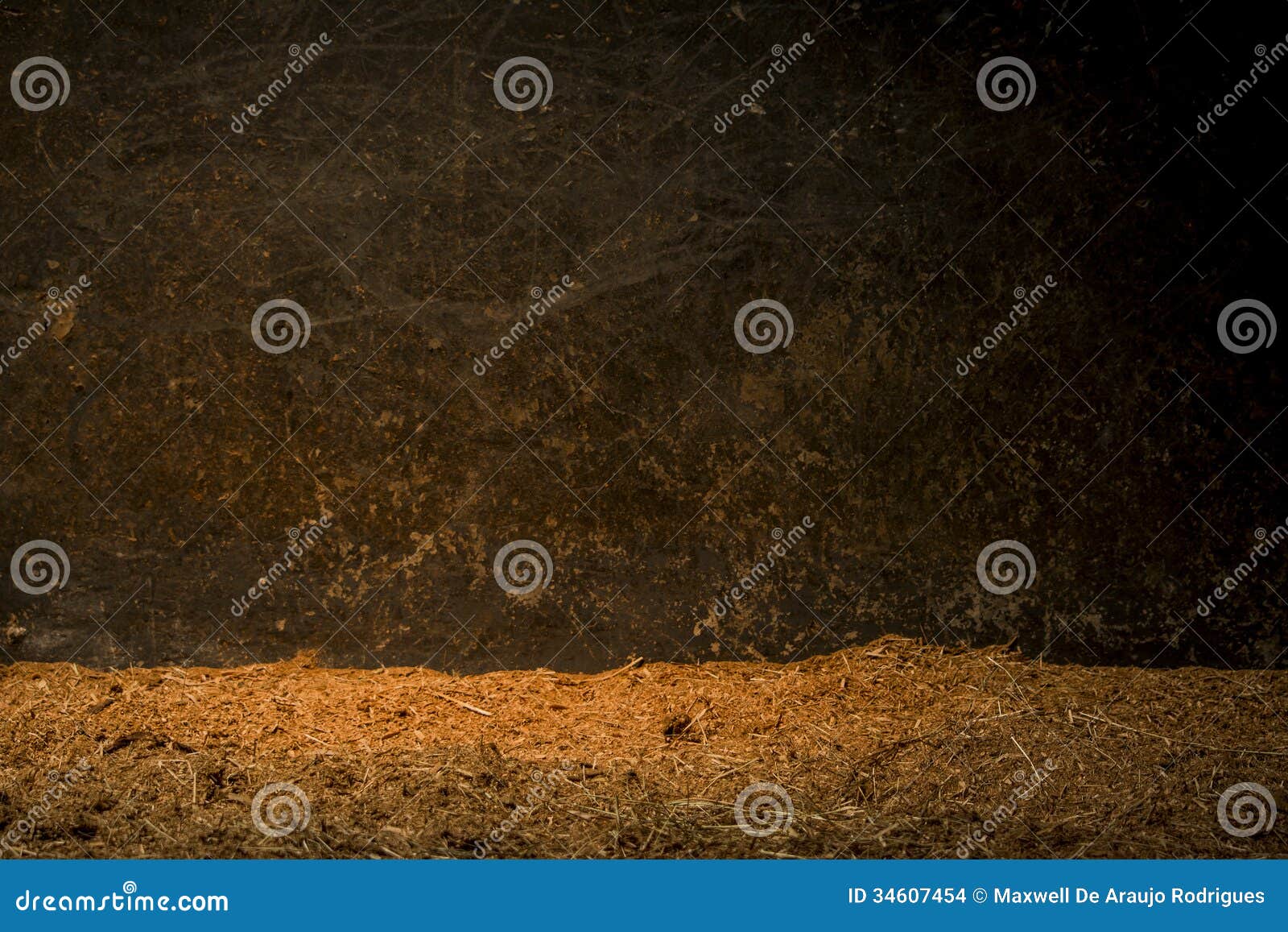 Stabiel stock foto. Image of land, paard, verlaten, hooi - 34607454