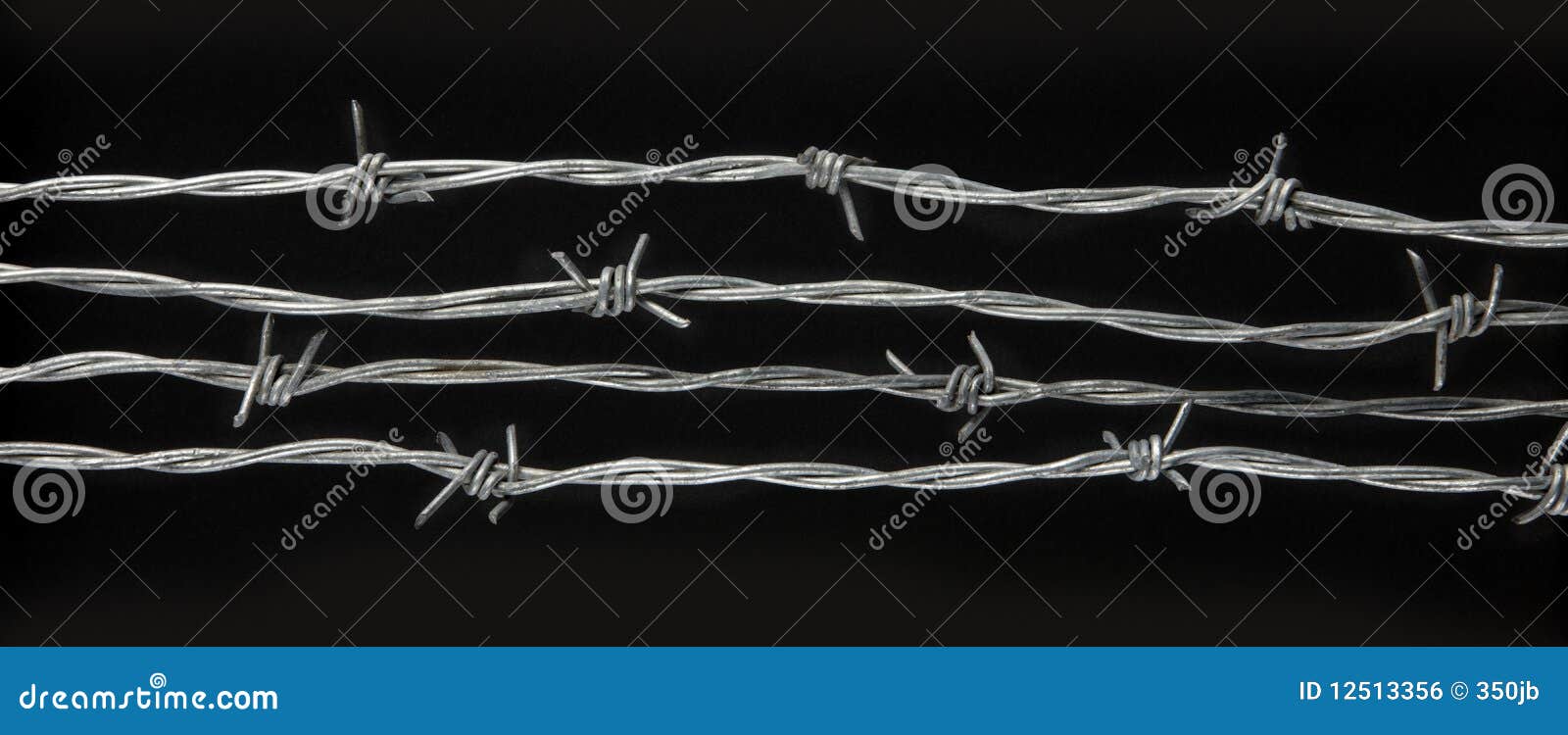 Stacheldraht Geschossen Auf Schwarzem Stockfoto - Bild von zaun ...