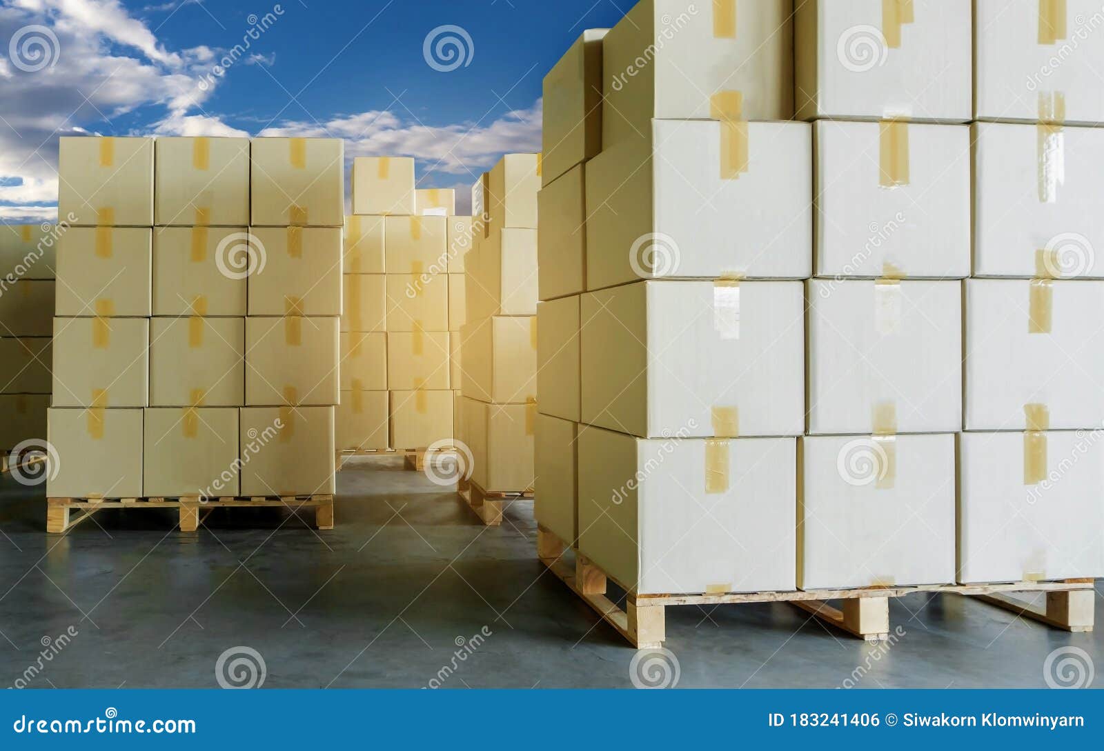 Stack of Cardboard Boxes on Wooden Pallet, Cargo Shipment Export Stock ...