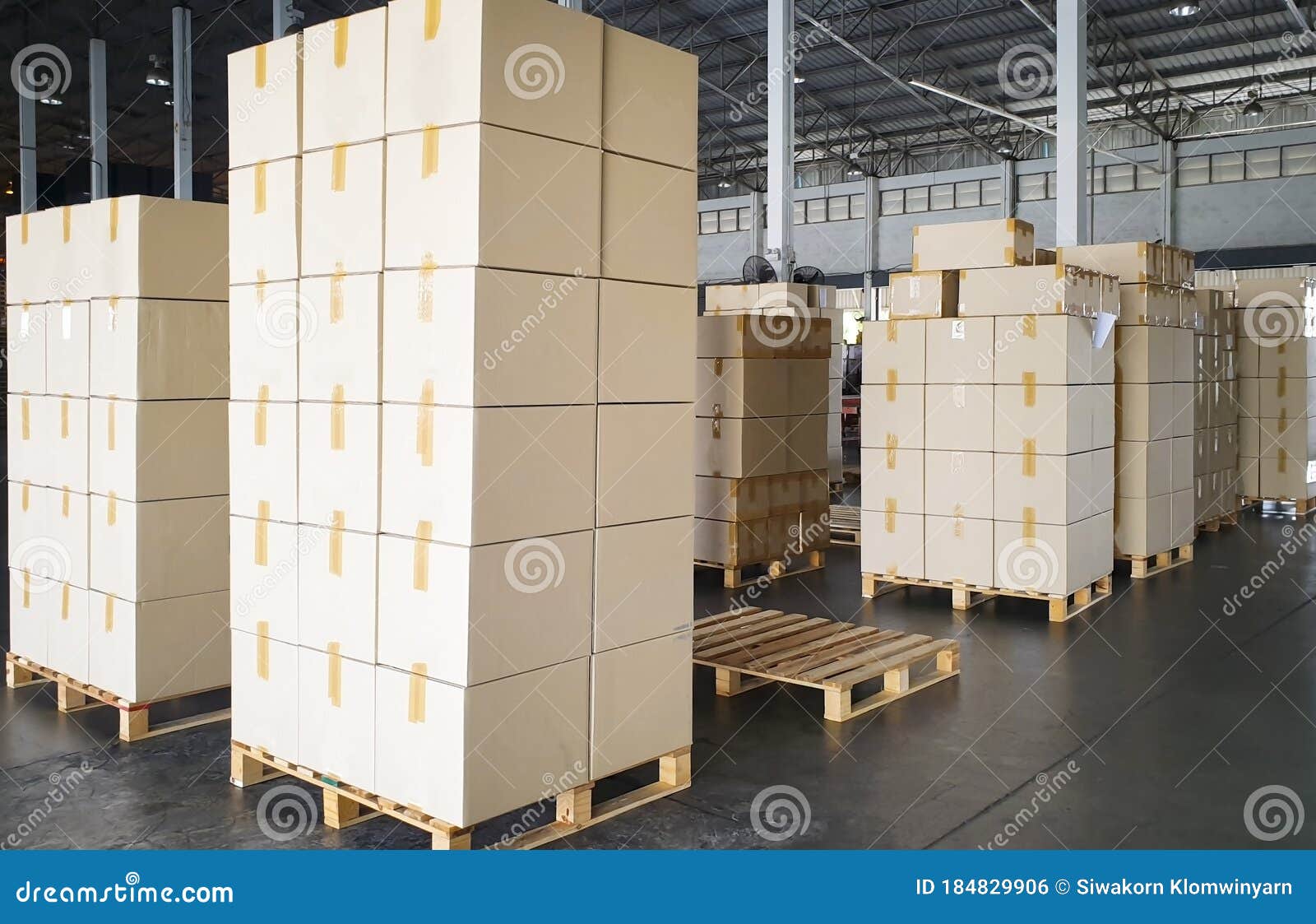 Stack of Cardboard Boxes on Wooden Pallets, Shipment Package Boxes ...