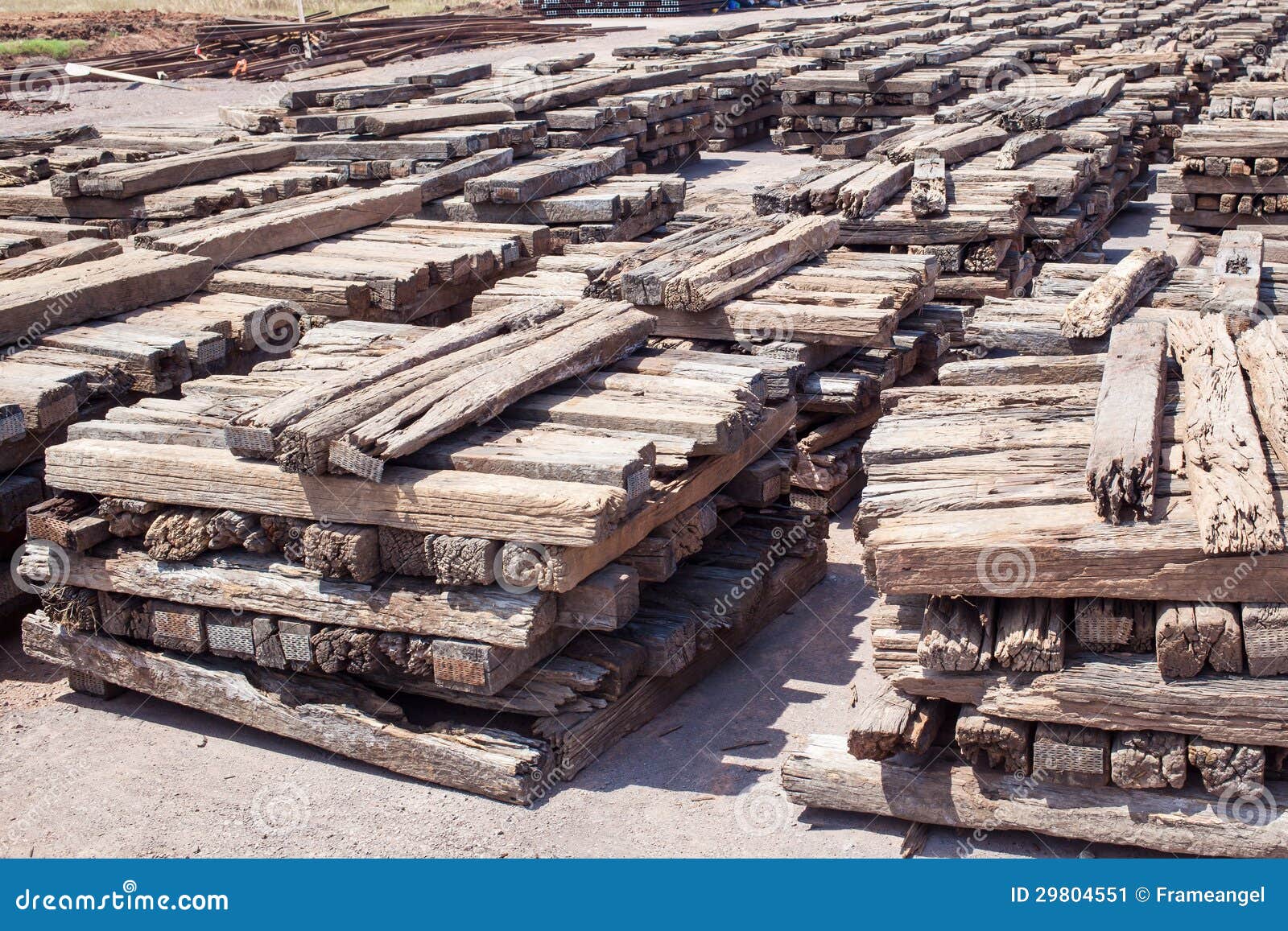 Wood Chock Across Railway Stock Photo | CartoonDealer.com #31601412